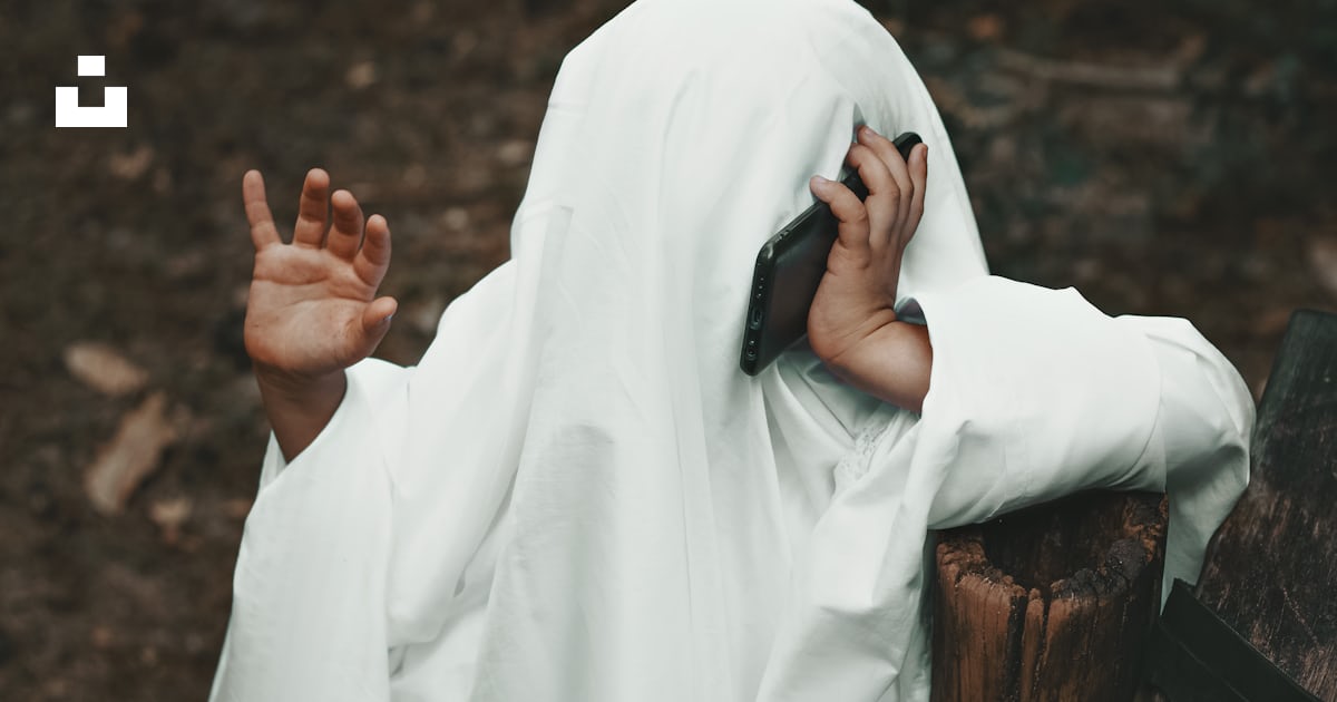 전화기를 들고 있는 사람 사진 Unsplash의 무료 사람의 이미지