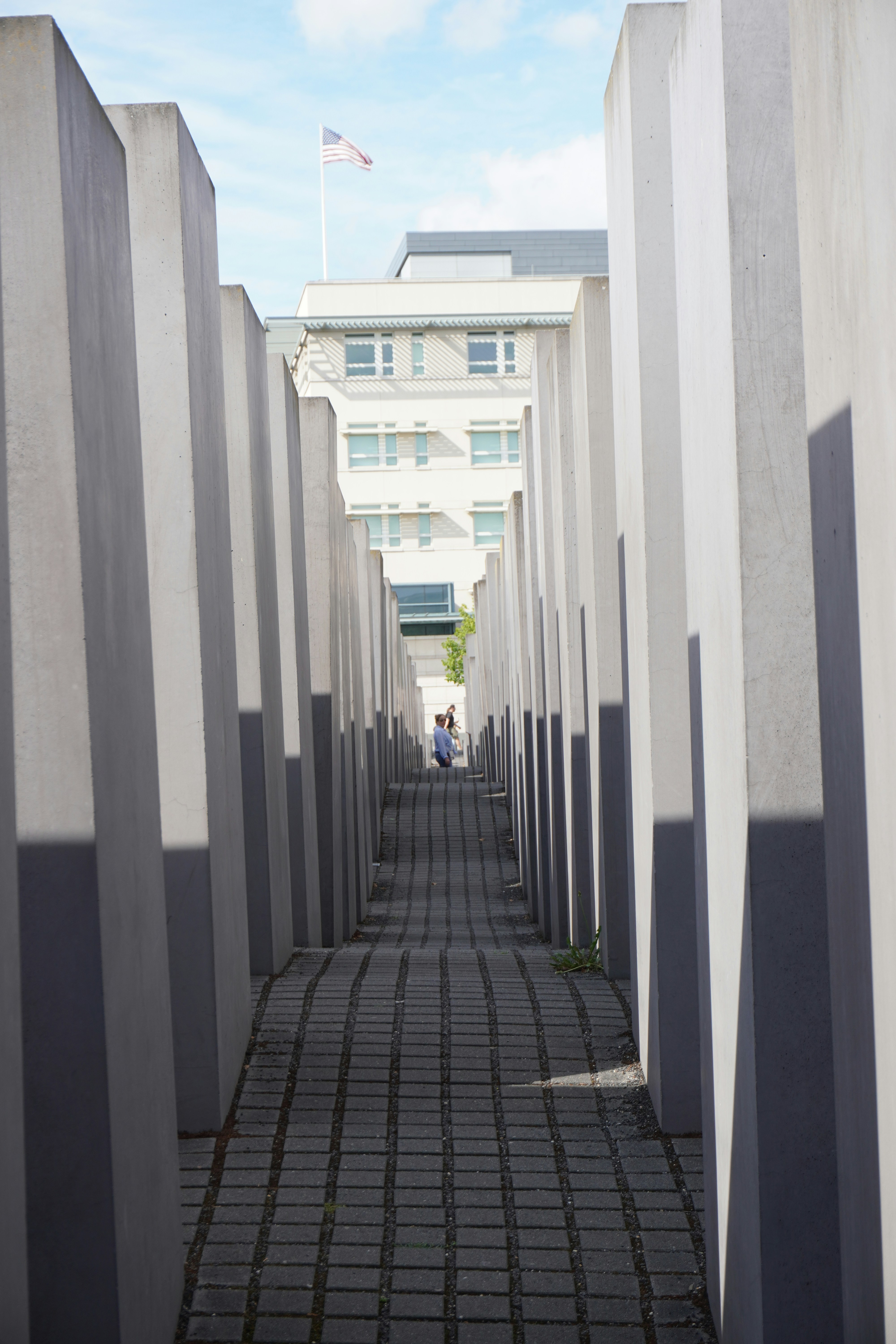 A walkway between two buildings photo – Free Germany Image on Unsplash