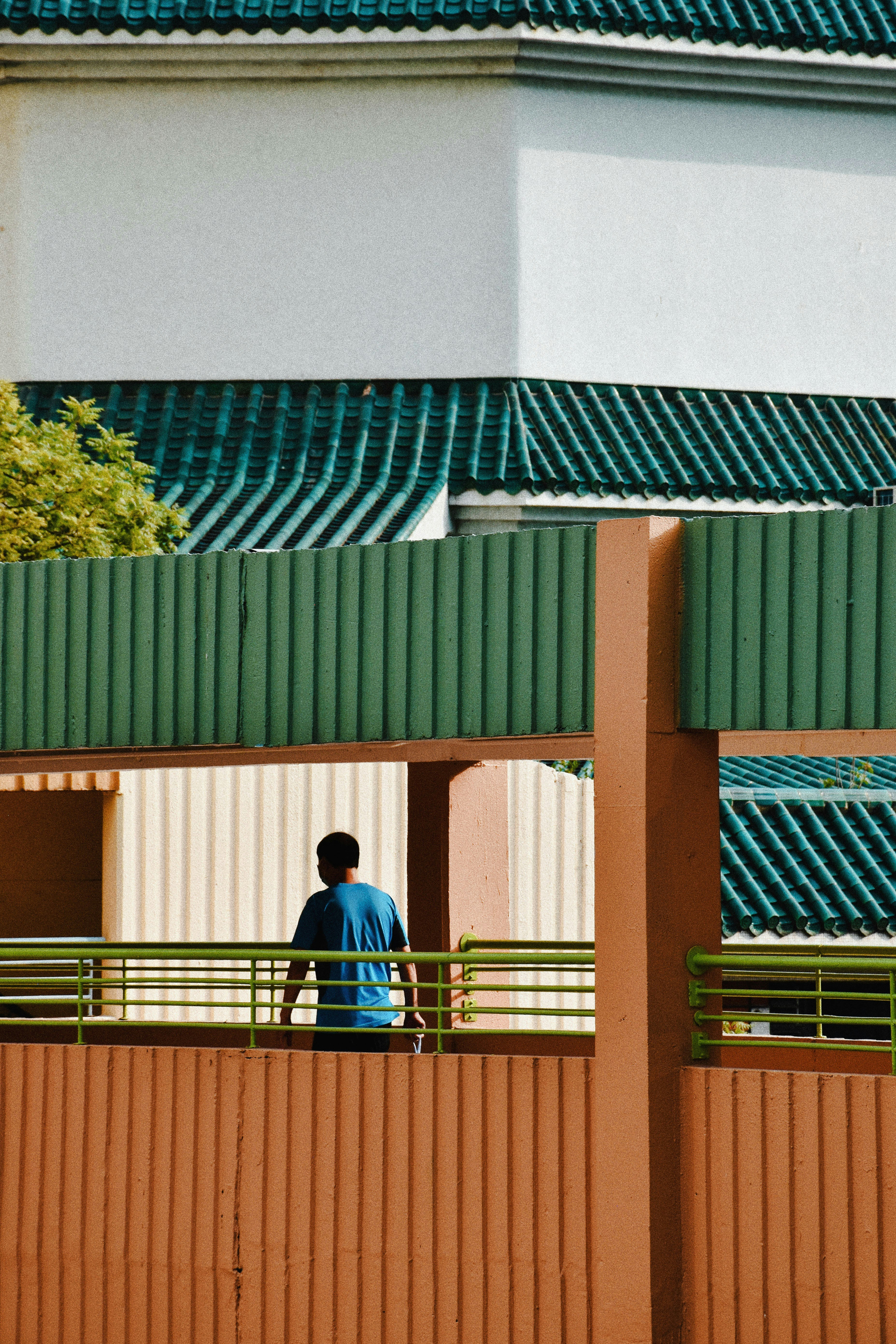 A person standing on a balcony photo – Free Hong kong Image on Unsplash