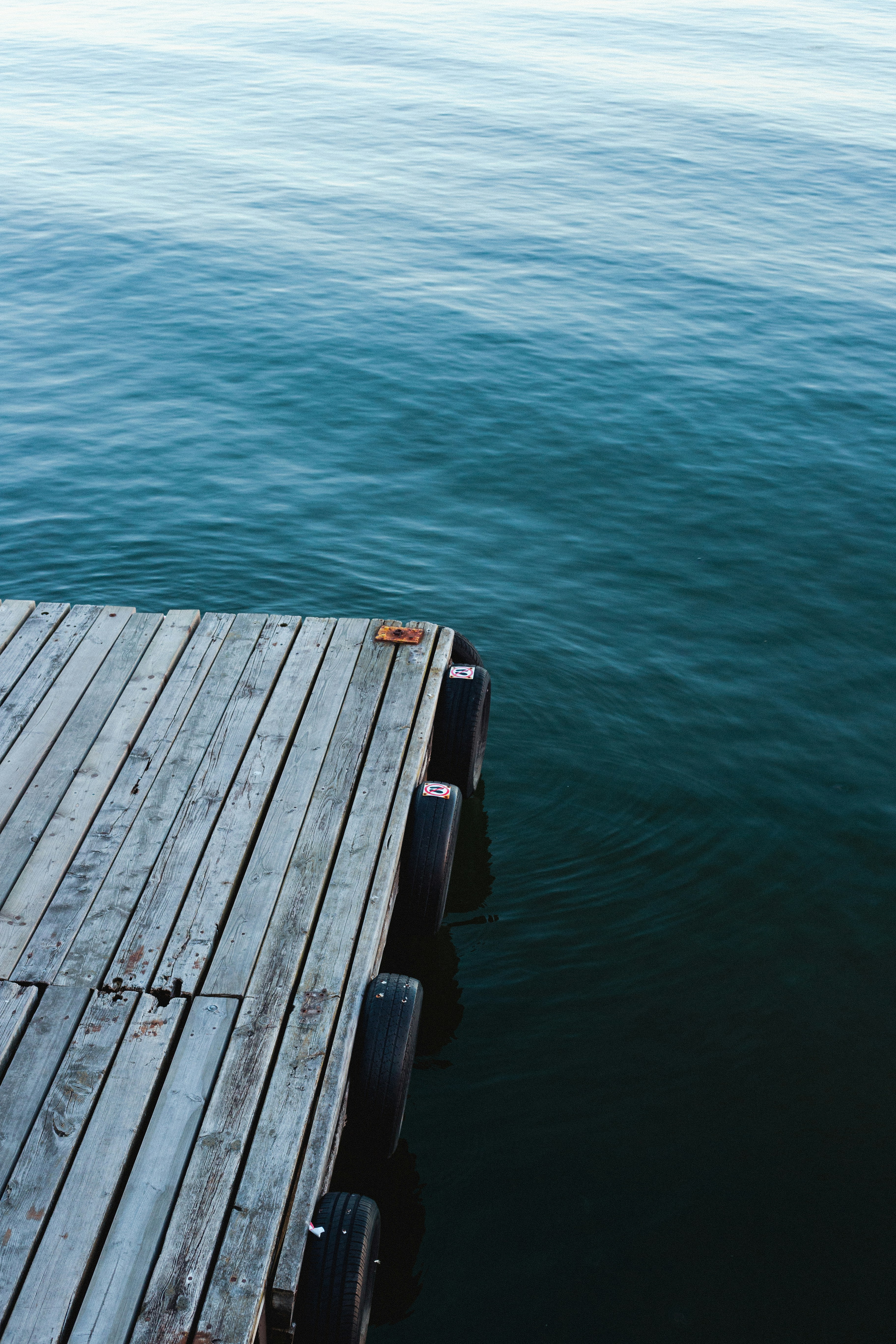 Un quai en bois au-dessus d’un plan d’eau photo – Photo Sopot Gratuite ...