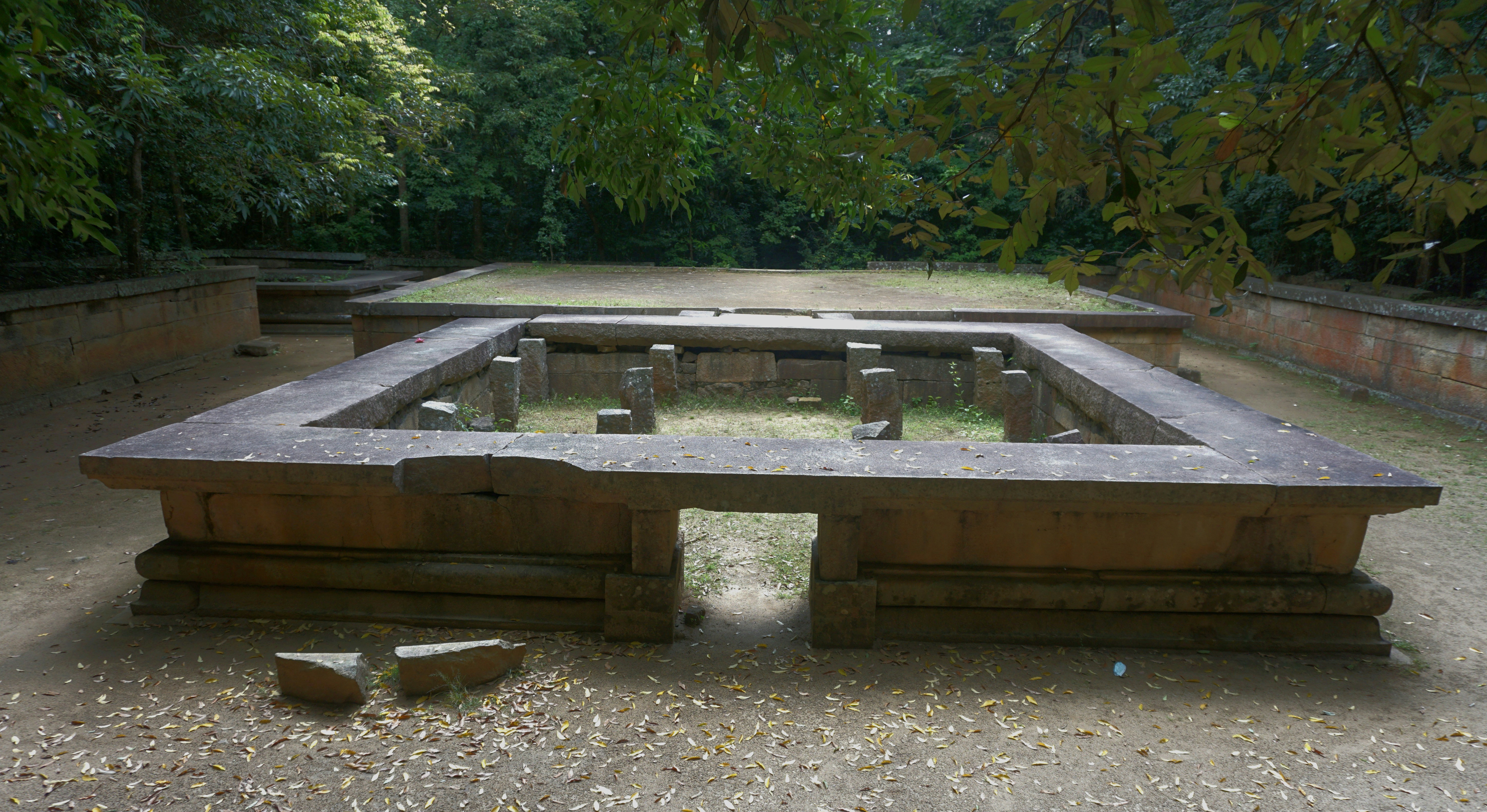 Sunken Terrace of Quiet Stones
