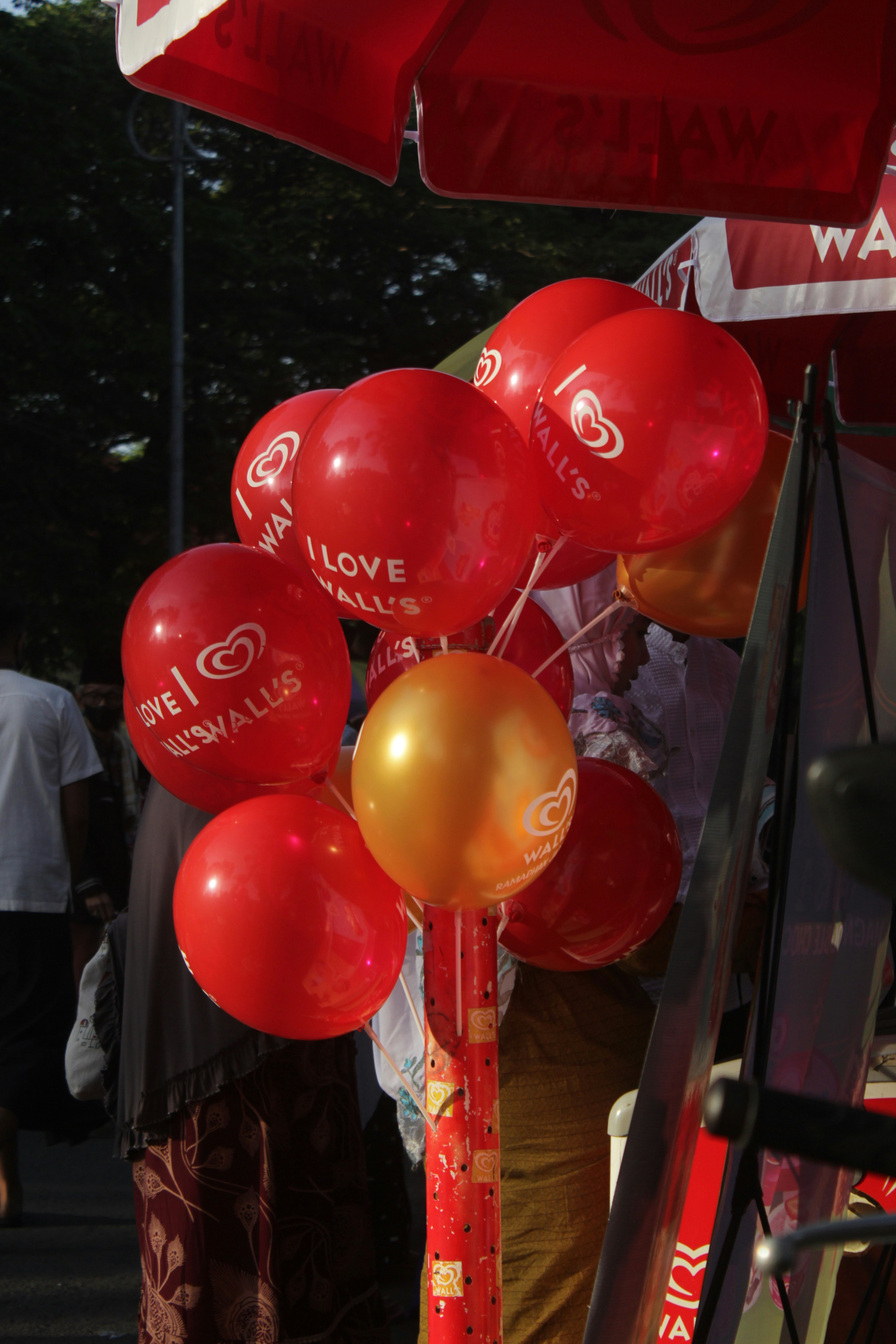 Red Balloon Bouquet Anchors a Market Stand