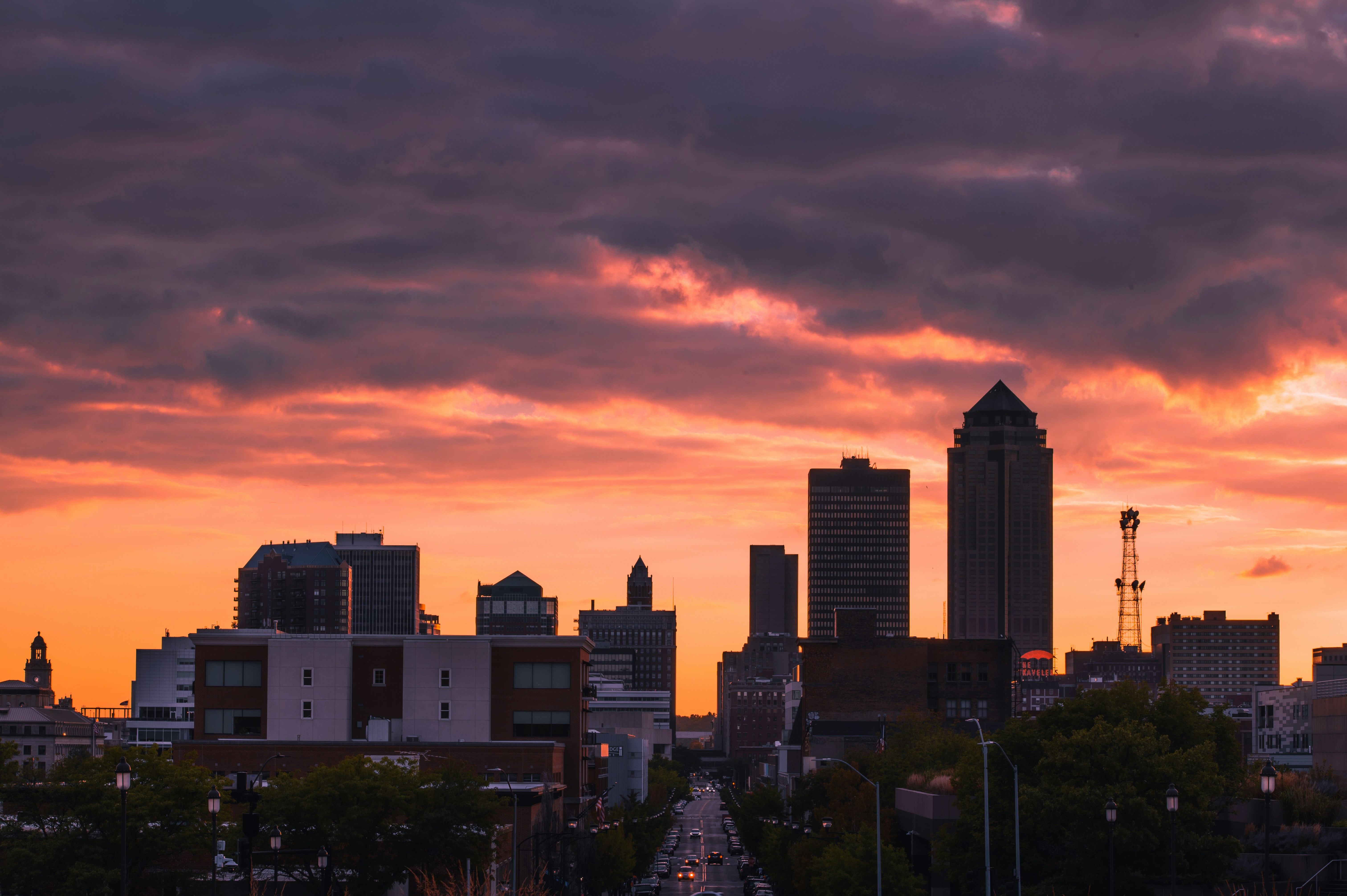 A city skyline at sunset photo – Free City Image on Unsplash
