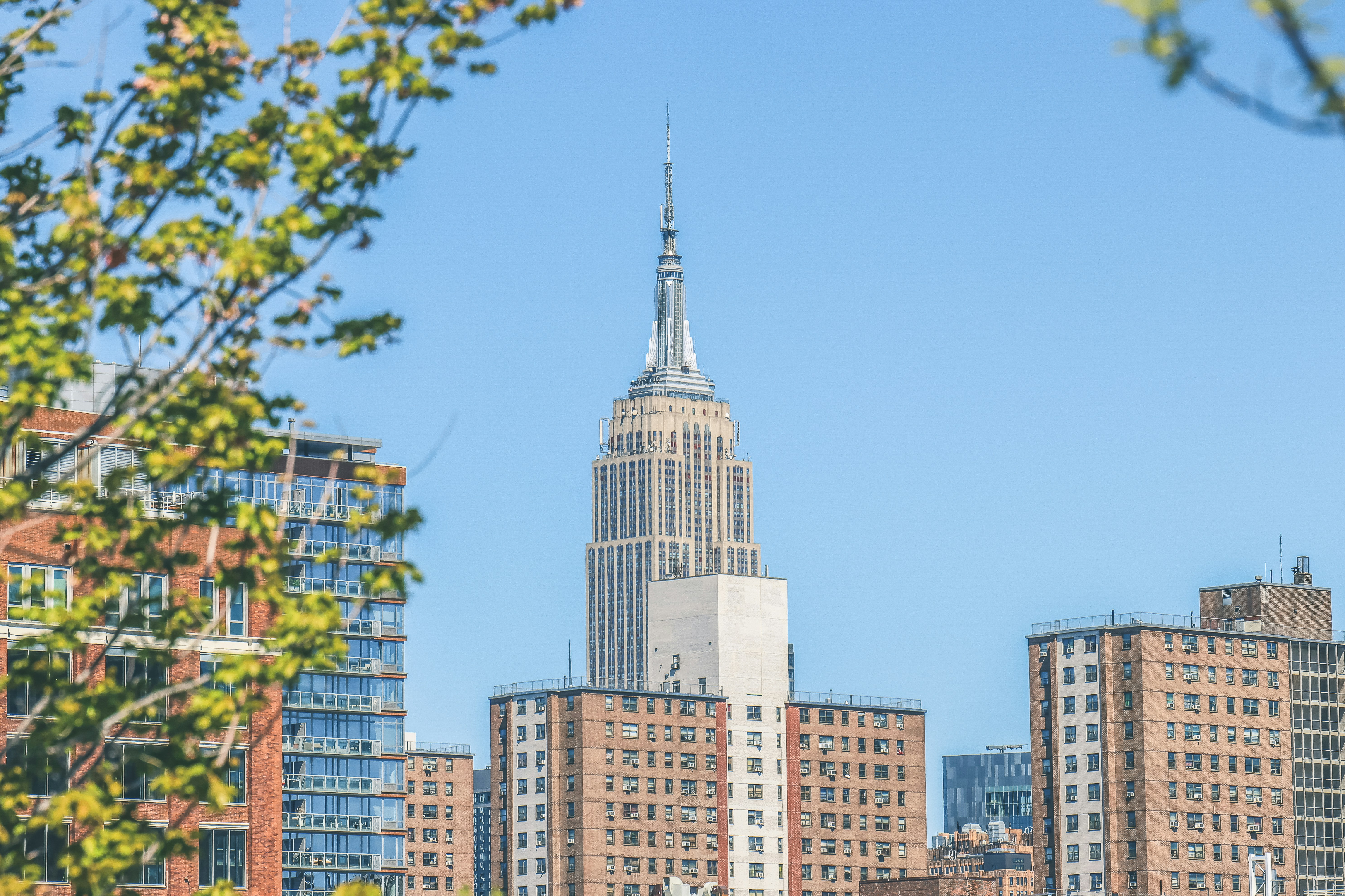 A tall building with a pointy top photo – Free Usa Image on Unsplash