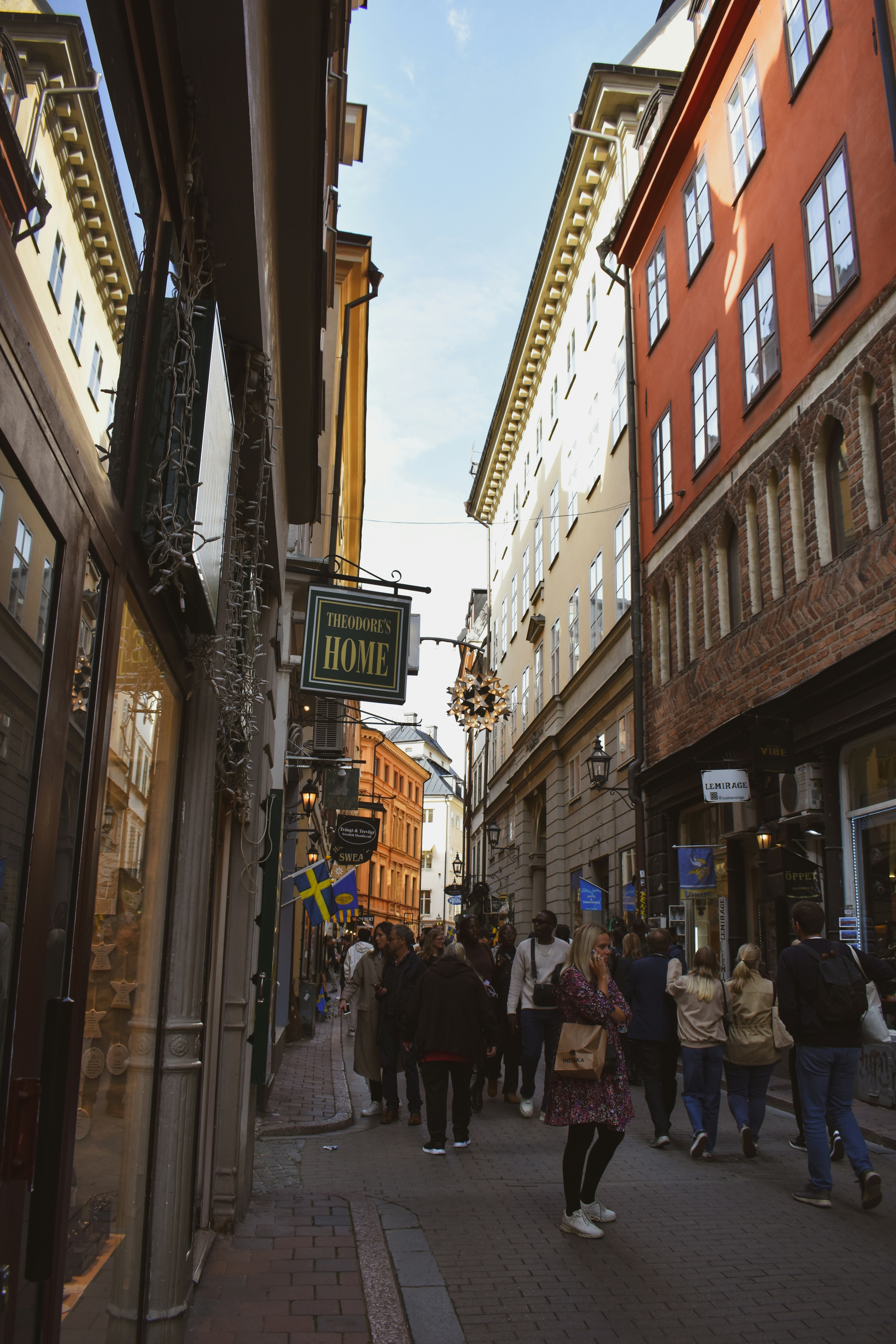 Sunlit European Street Corridor: Pedestrians and Historic Facades Recede into the Distance