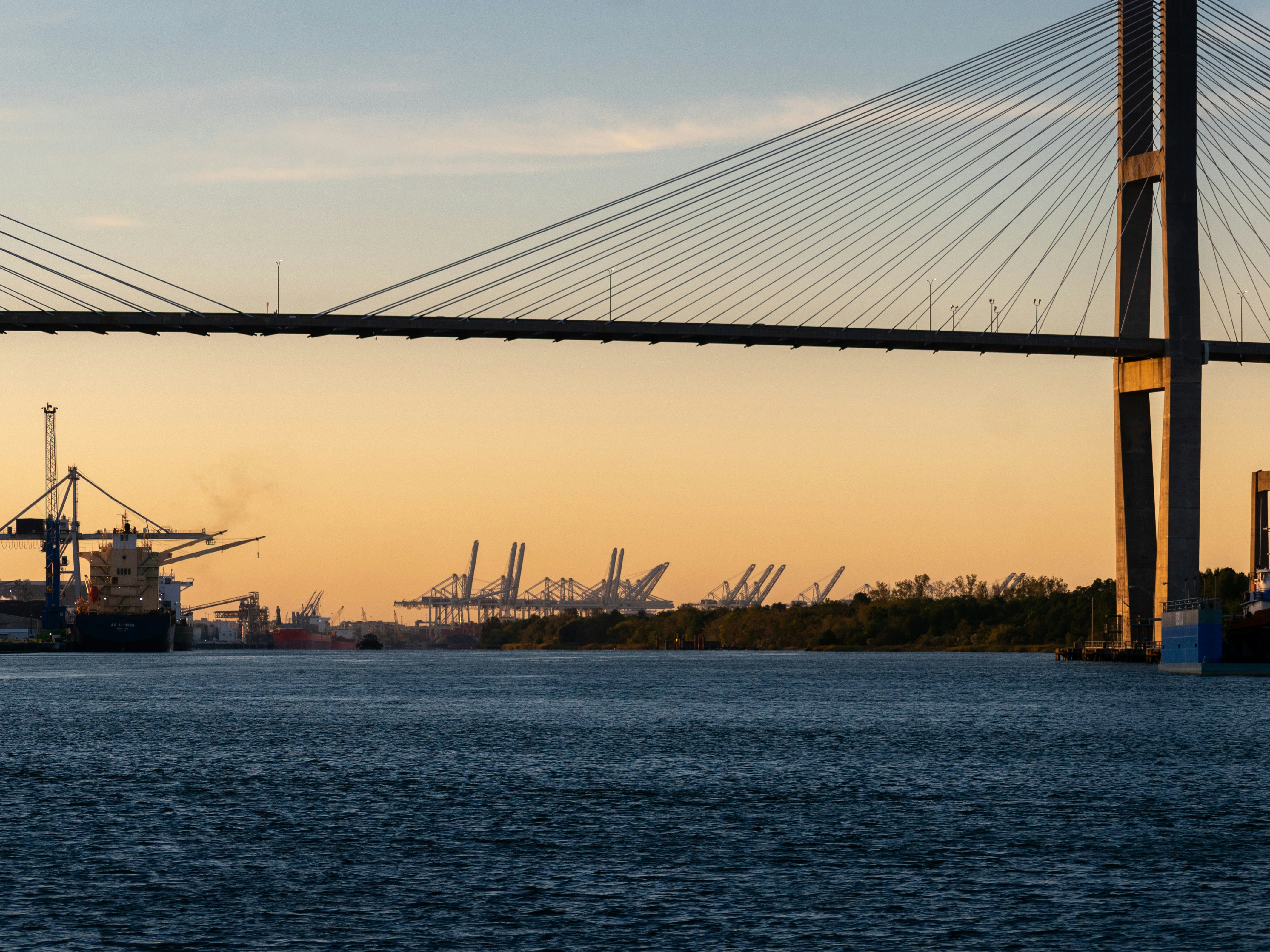 Un grand pont au-dessus de l’eau photo – Photo Pont Gratuite sur Unsplash