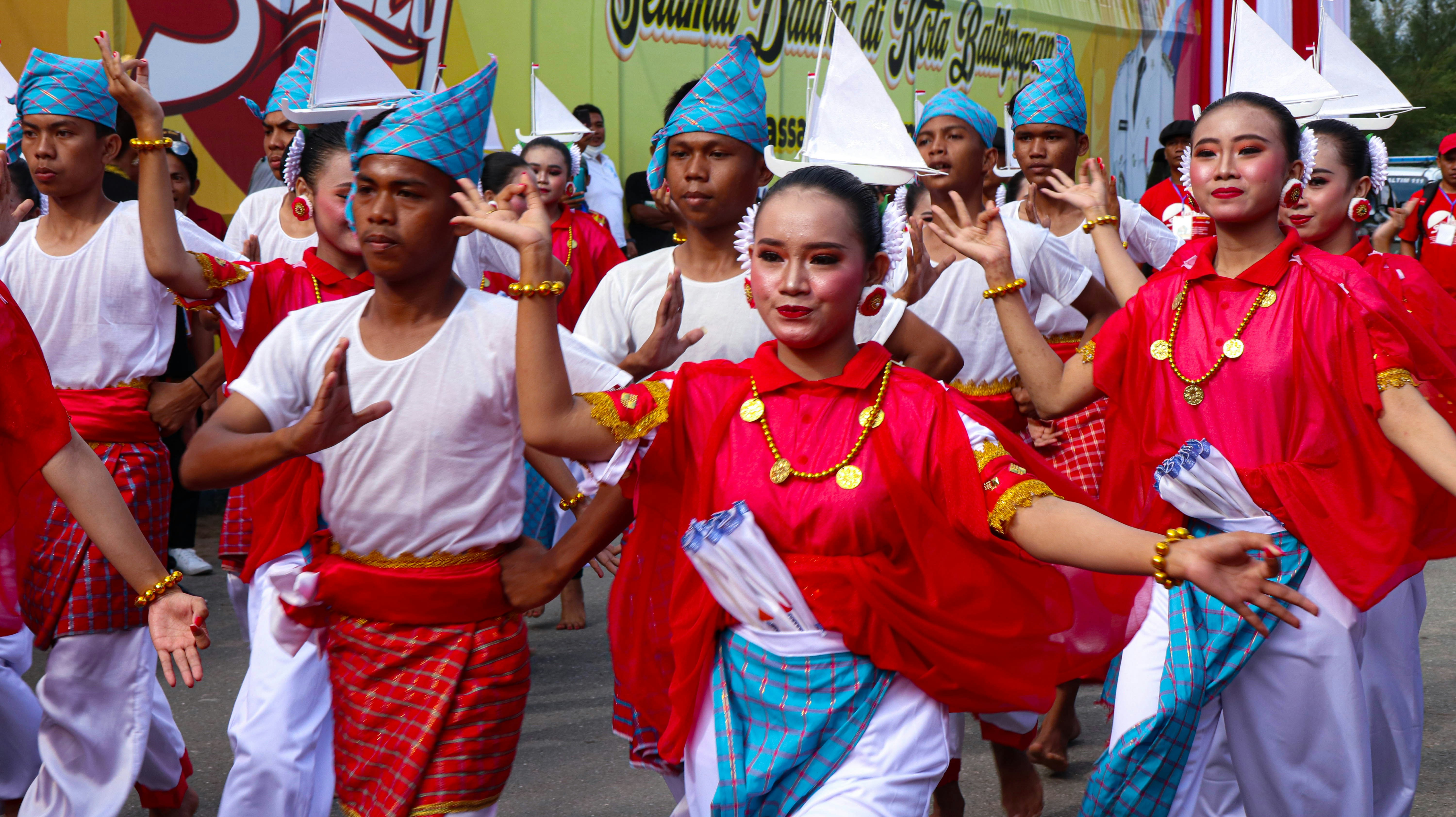 A group of people wearing red and blue clothing photo – Free Balikpapan ...