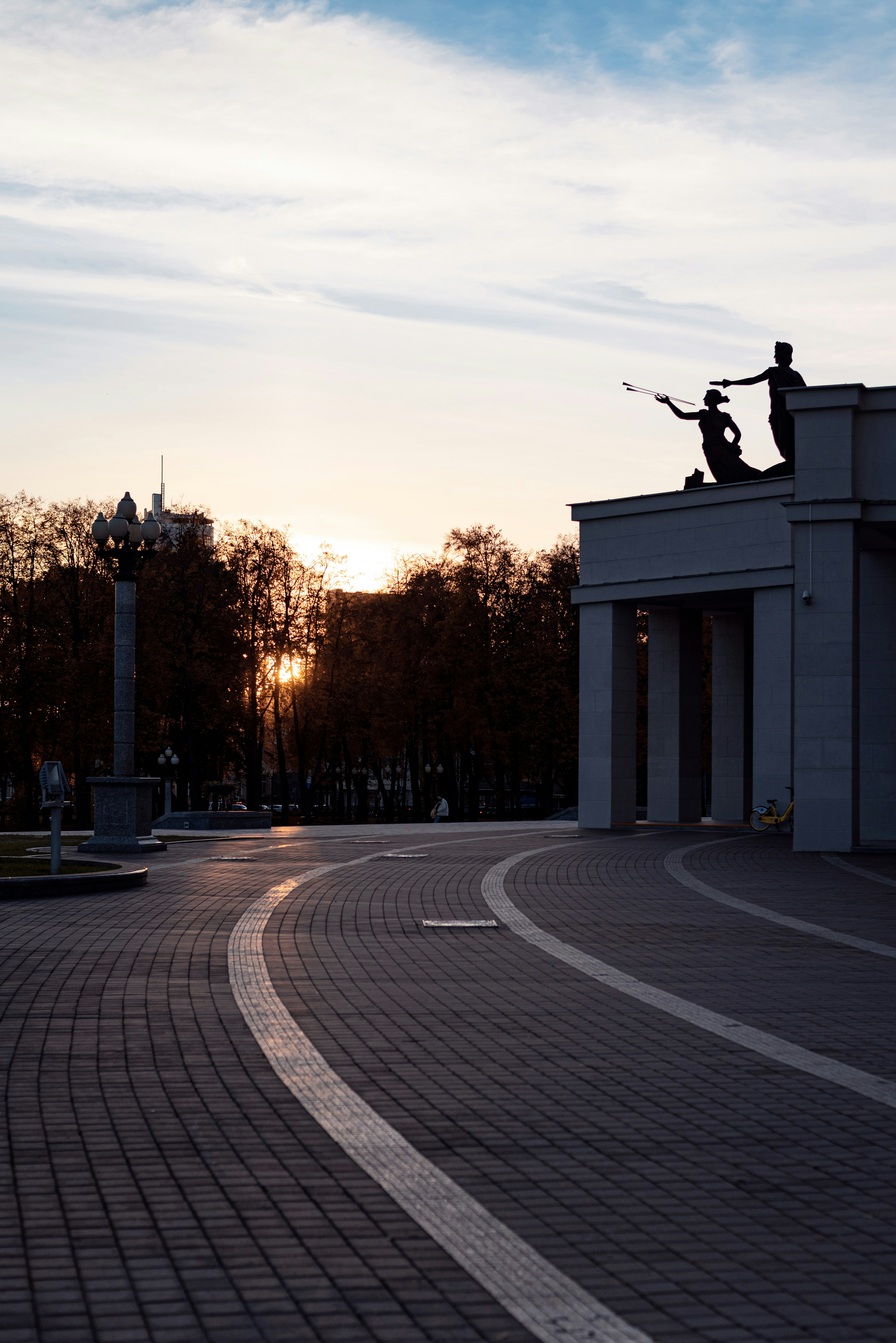 A statue on a brick walkway photo – Free Road Image on Unsplash