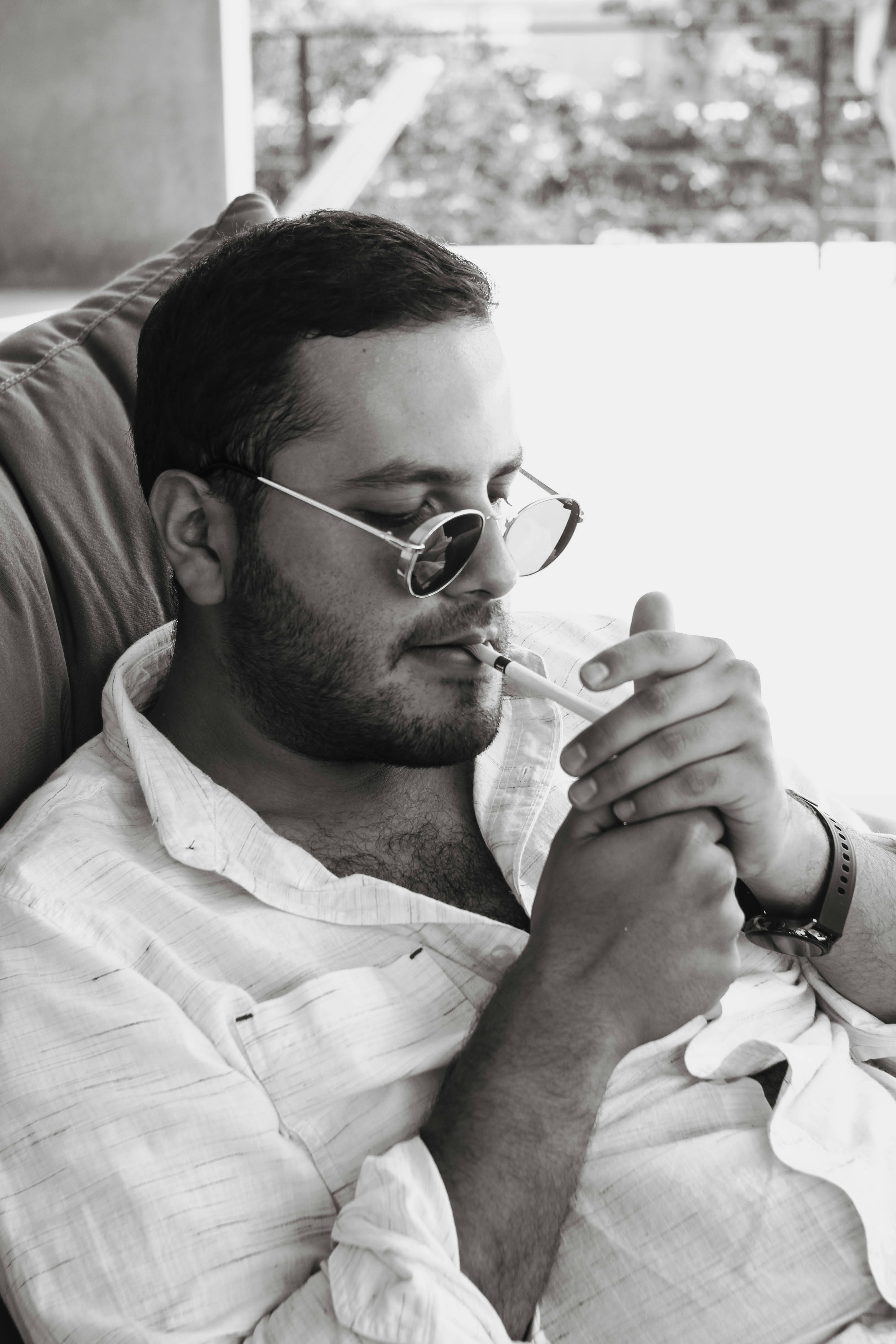 A man smoking a cigarette photo – Free People Image on Unsplash