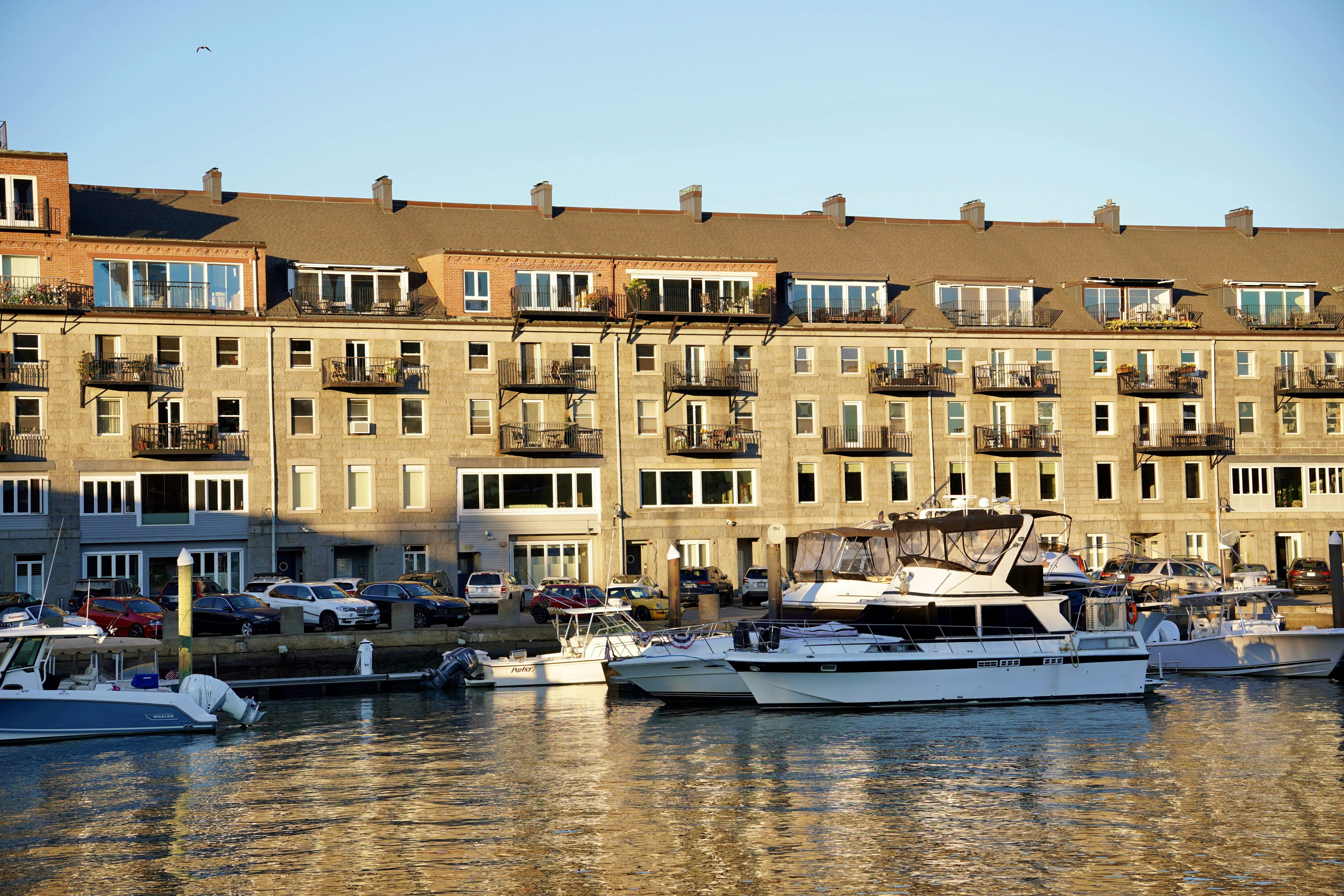 A building with boats parked in front photo – Free Ma Image on Unsplash