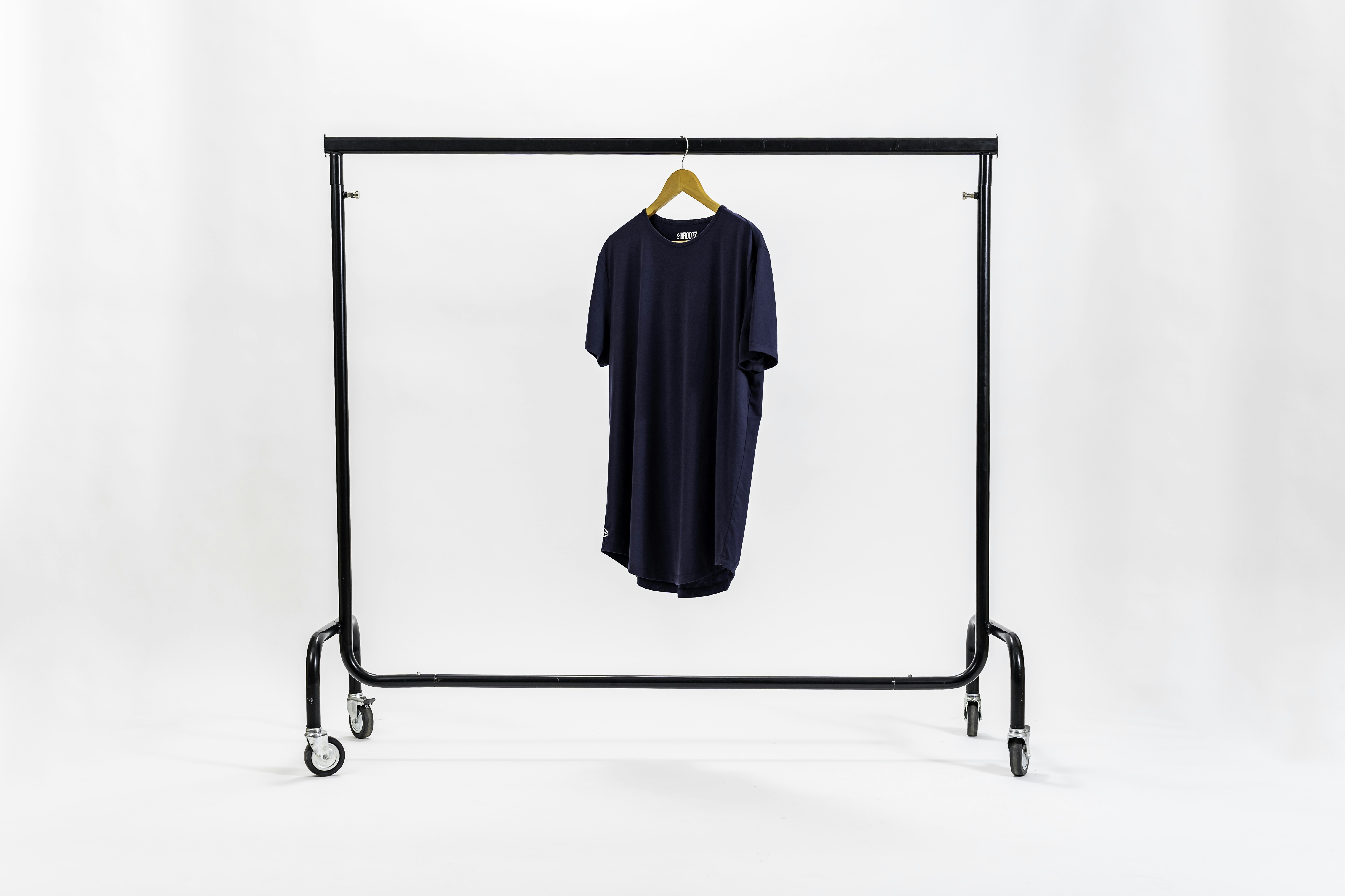 A blue and black dress on a swinger photo – Free Apparel Image on Unsplash