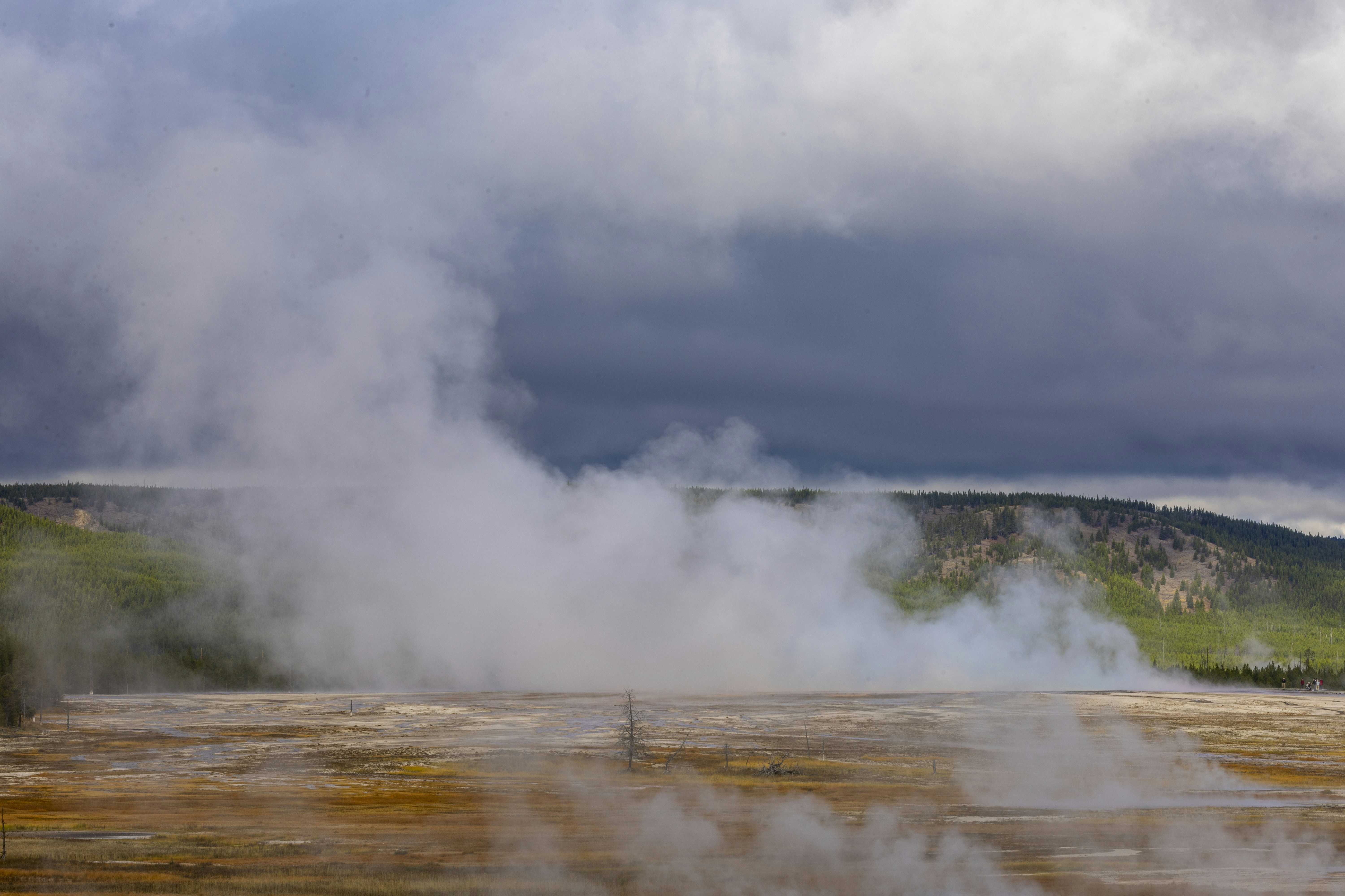 A large geyser in a river photo – Free Mountain Image on Unsplash