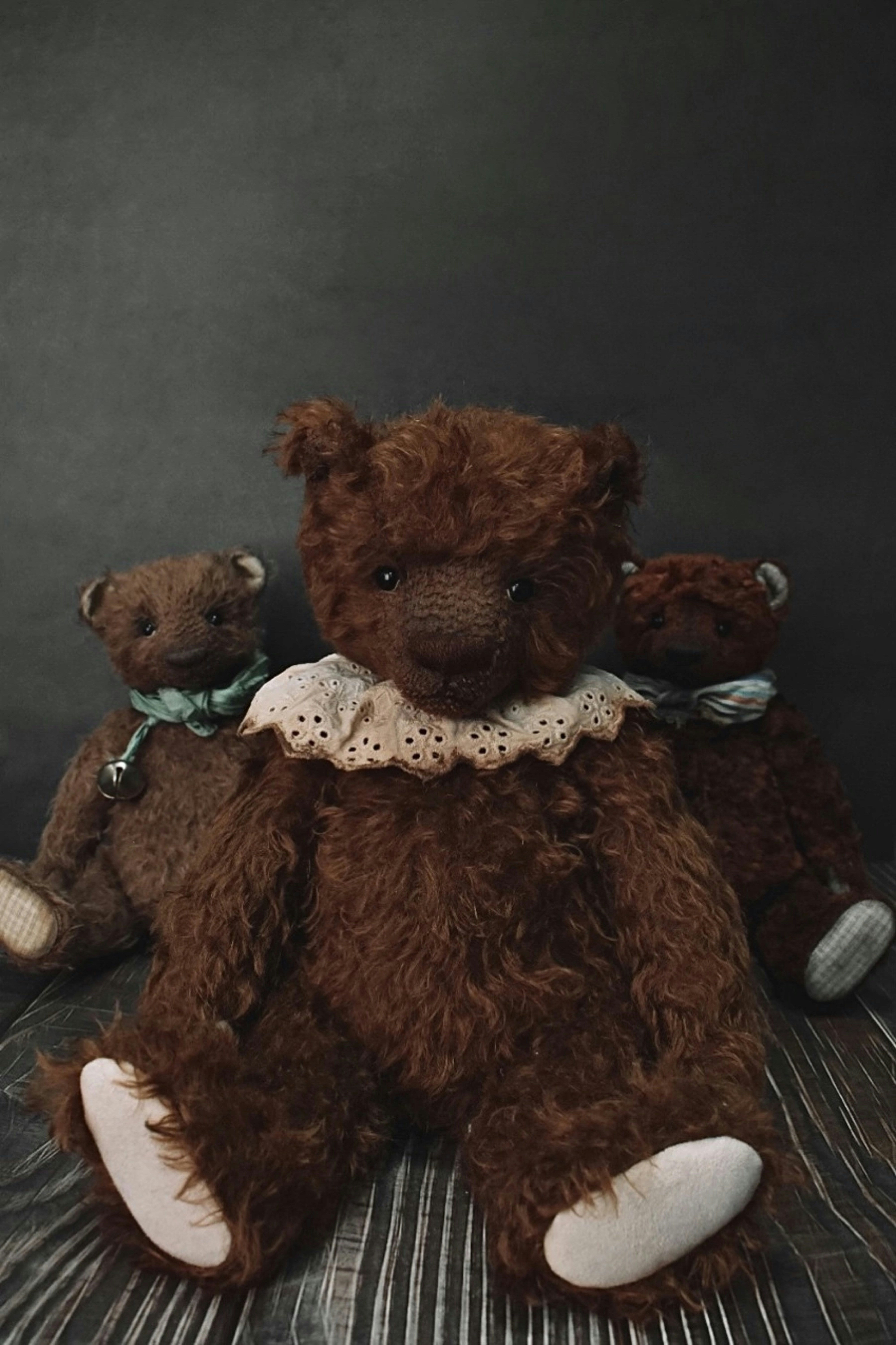 A group of teddy bears sit on a chair photo – Free Teddy bear Image on ...