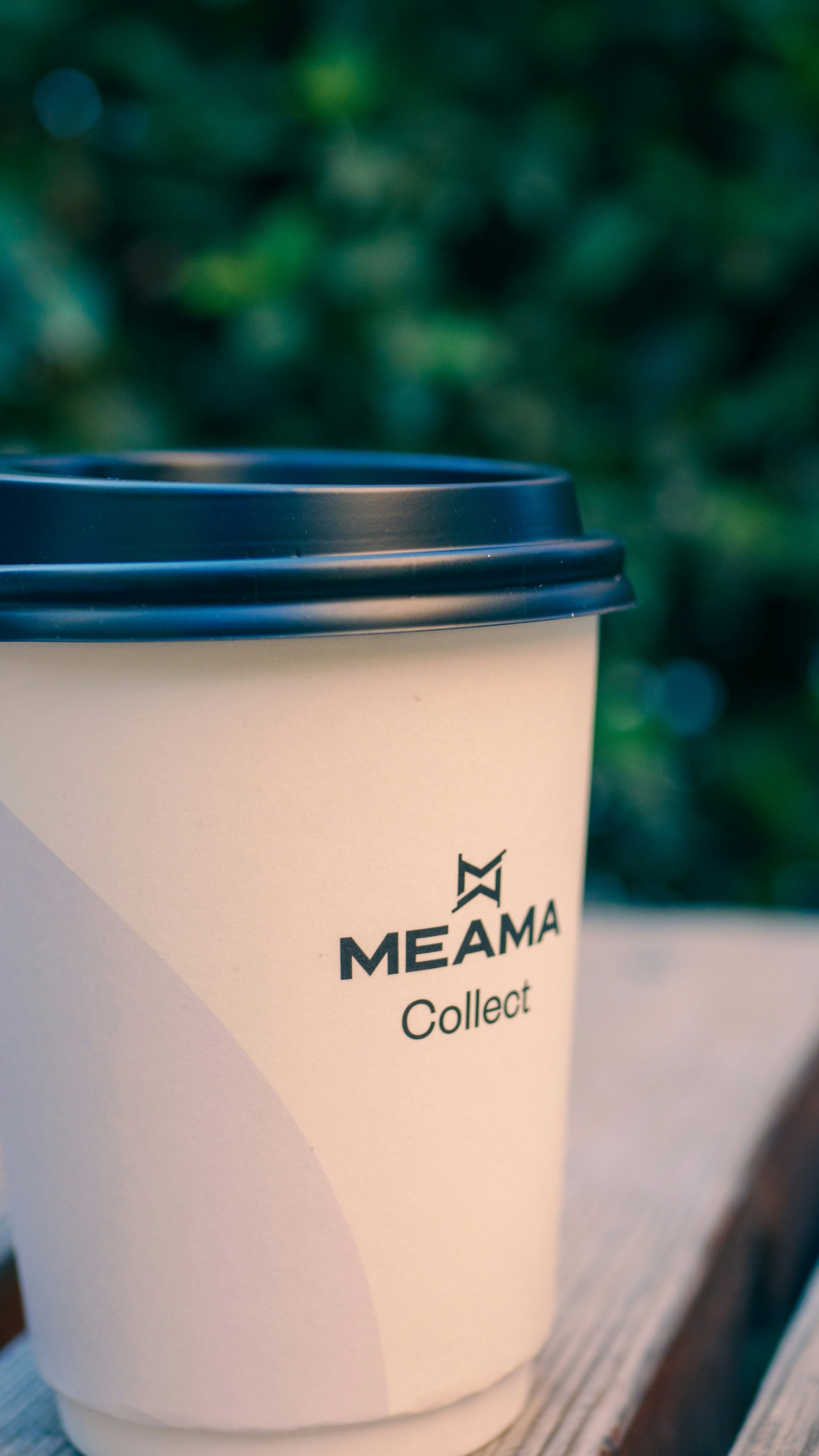 Minimalist Meama Cup in Soft Bokeh