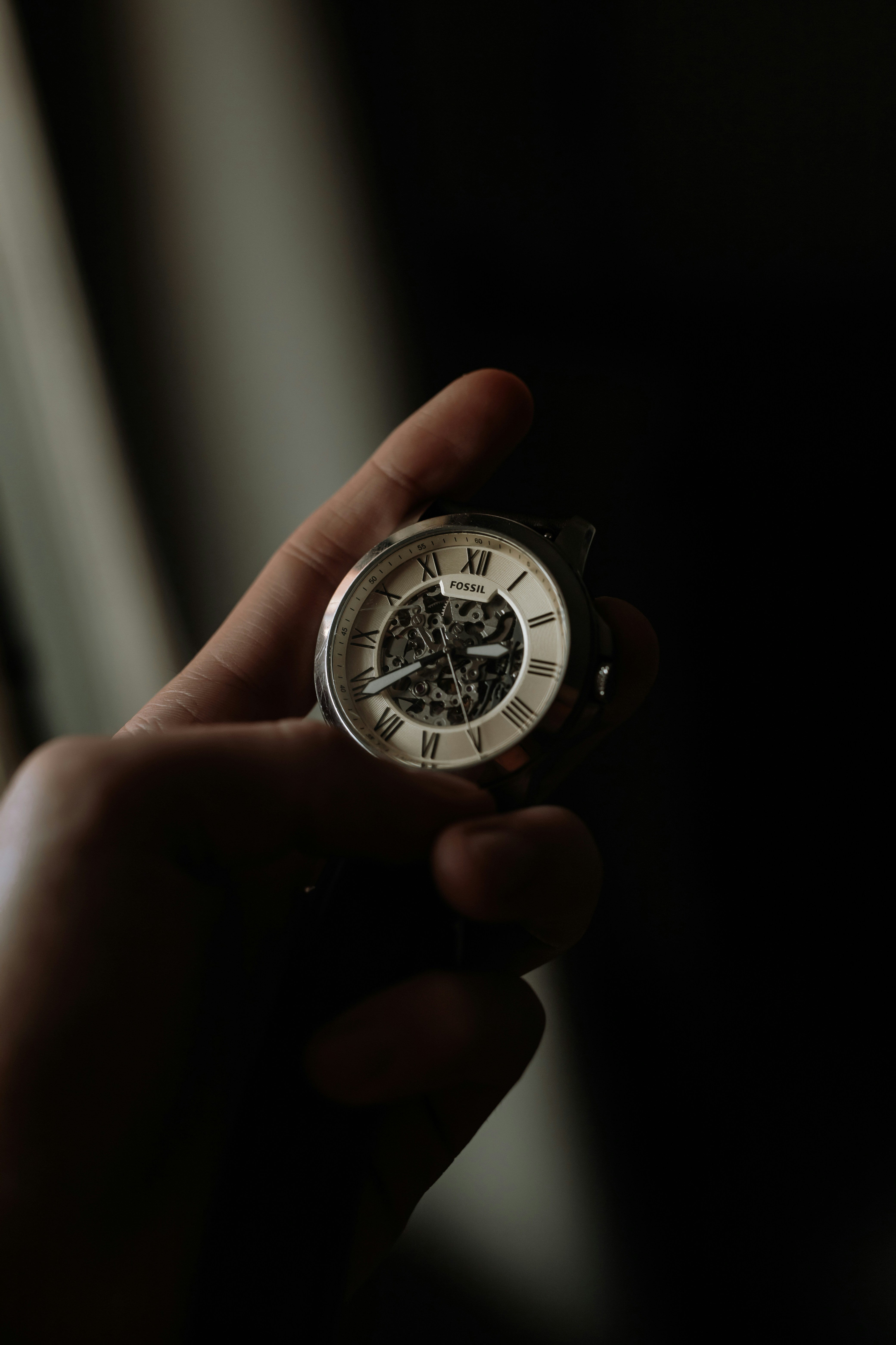 A hand holding a silver watch photo – Free Rolex Image on Unsplash