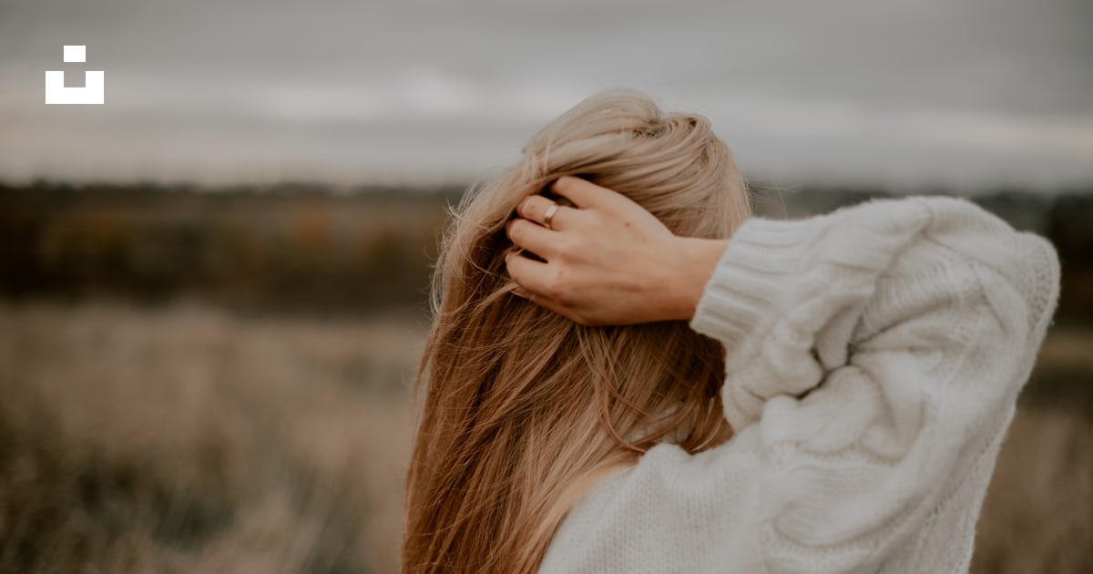 Foto Una Persona Con Las Manos En La Cara Imagen Rubio Gratis En Unsplash