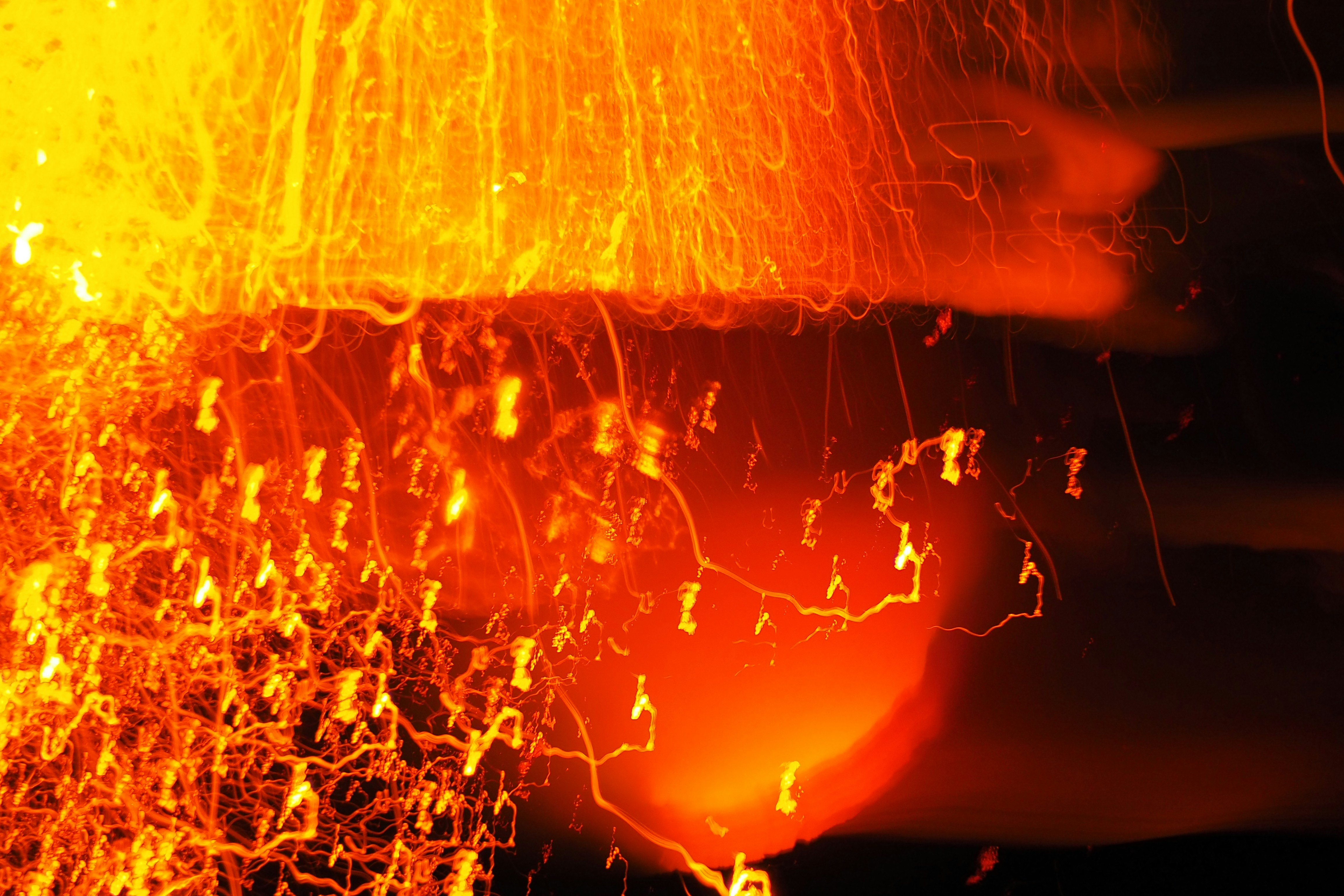 A firework exploding in the sky photo – Free Outdoors Image on Unsplash