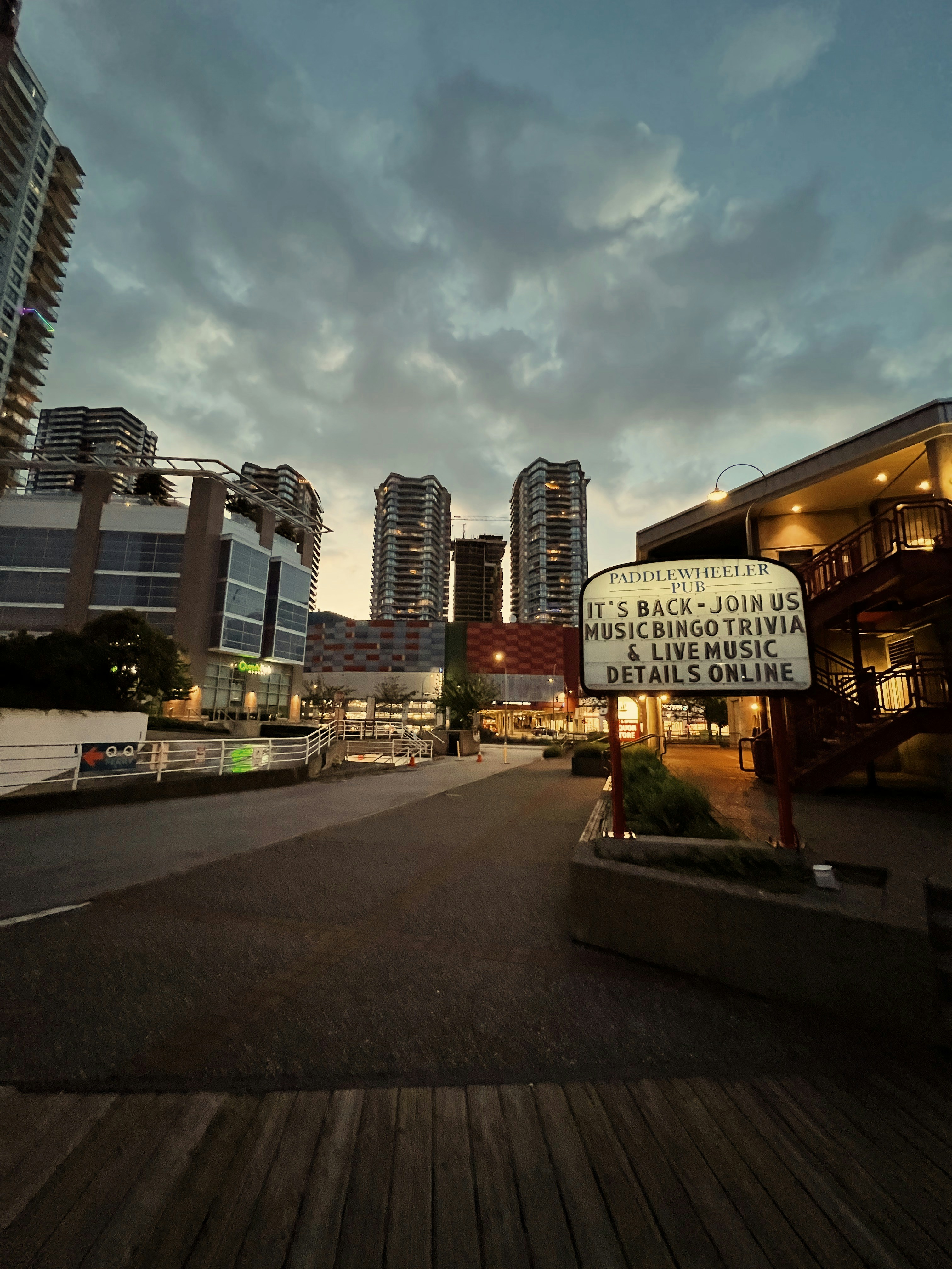 A sign on a street photo – Free City Image on Unsplash