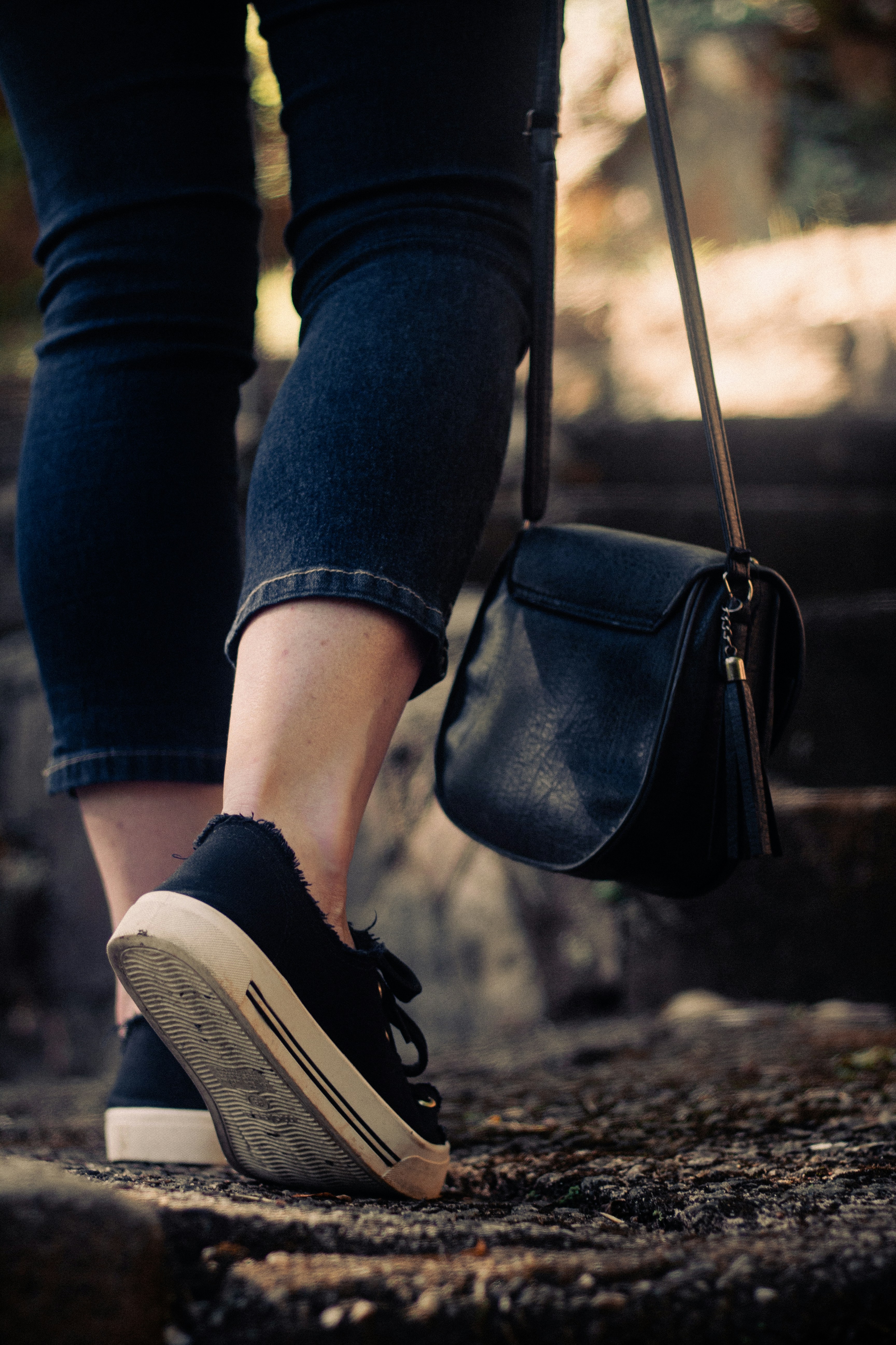 Les jambes et les chaussures d’une personne photo – Photo Andando ...
