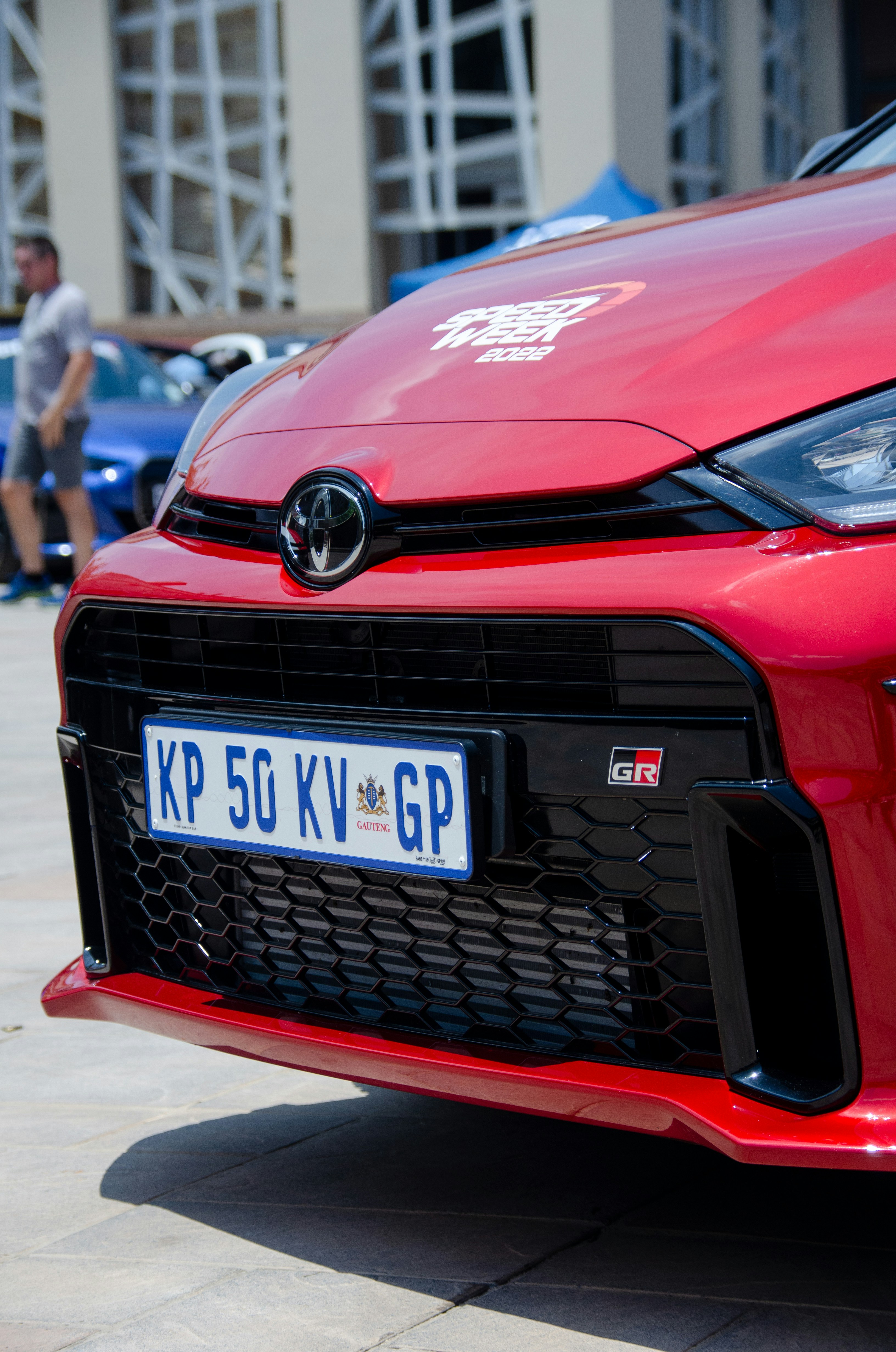 Foto La parte delantera de un coche rojo – Imagen Fondo de pantalla de ...