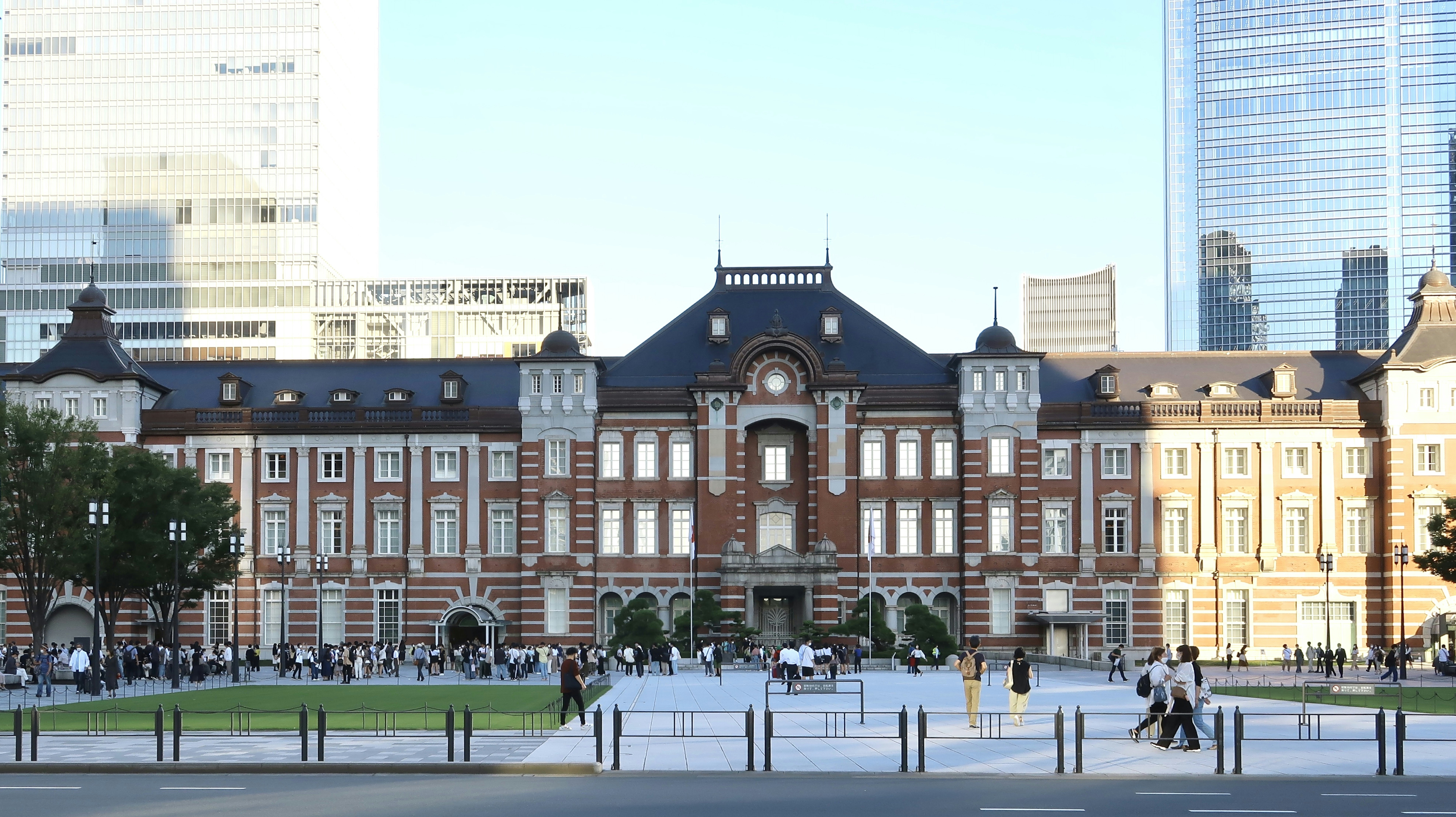 a large building with many windows