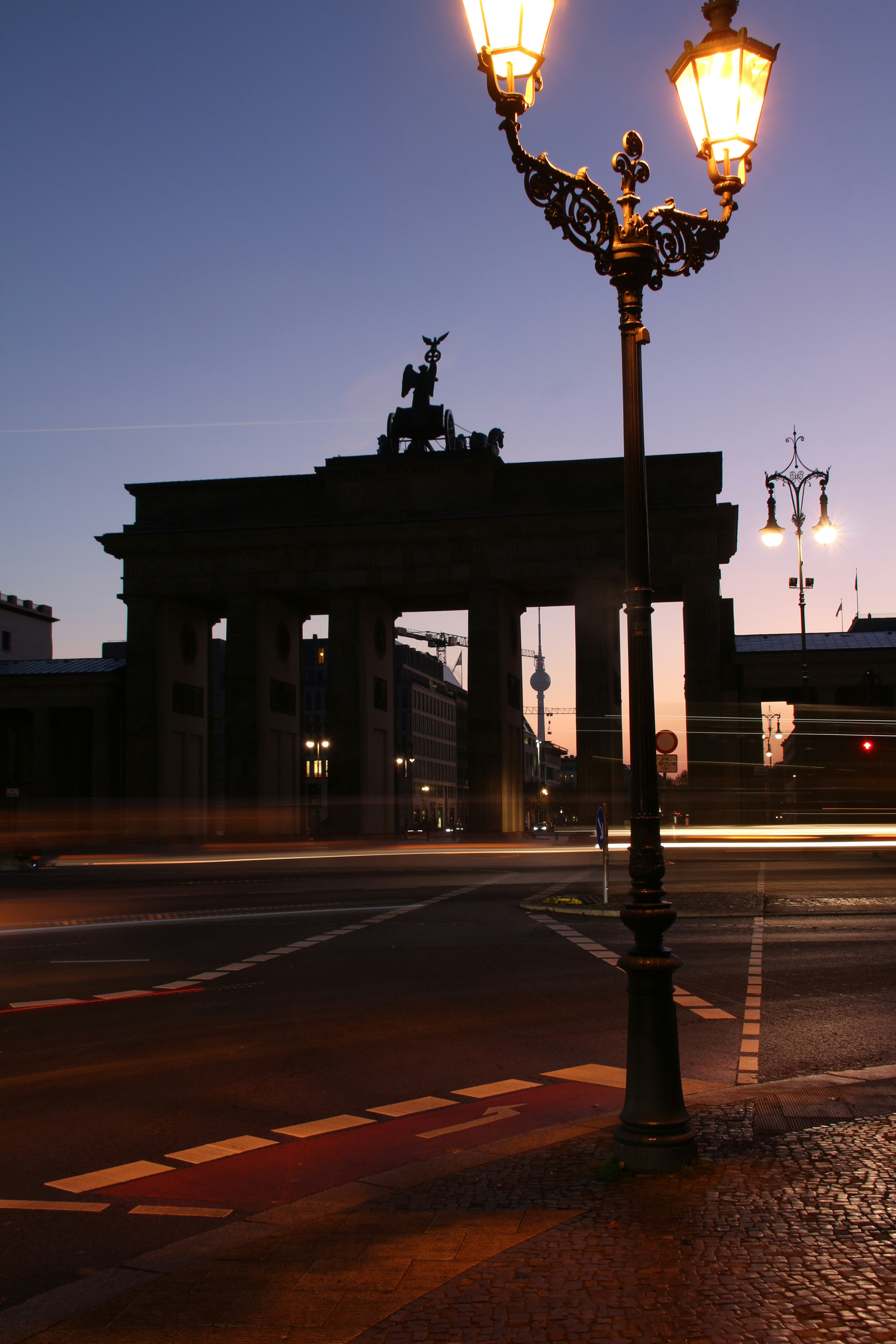 Evening Through the Arch: Streetlamp Veils a City Moment