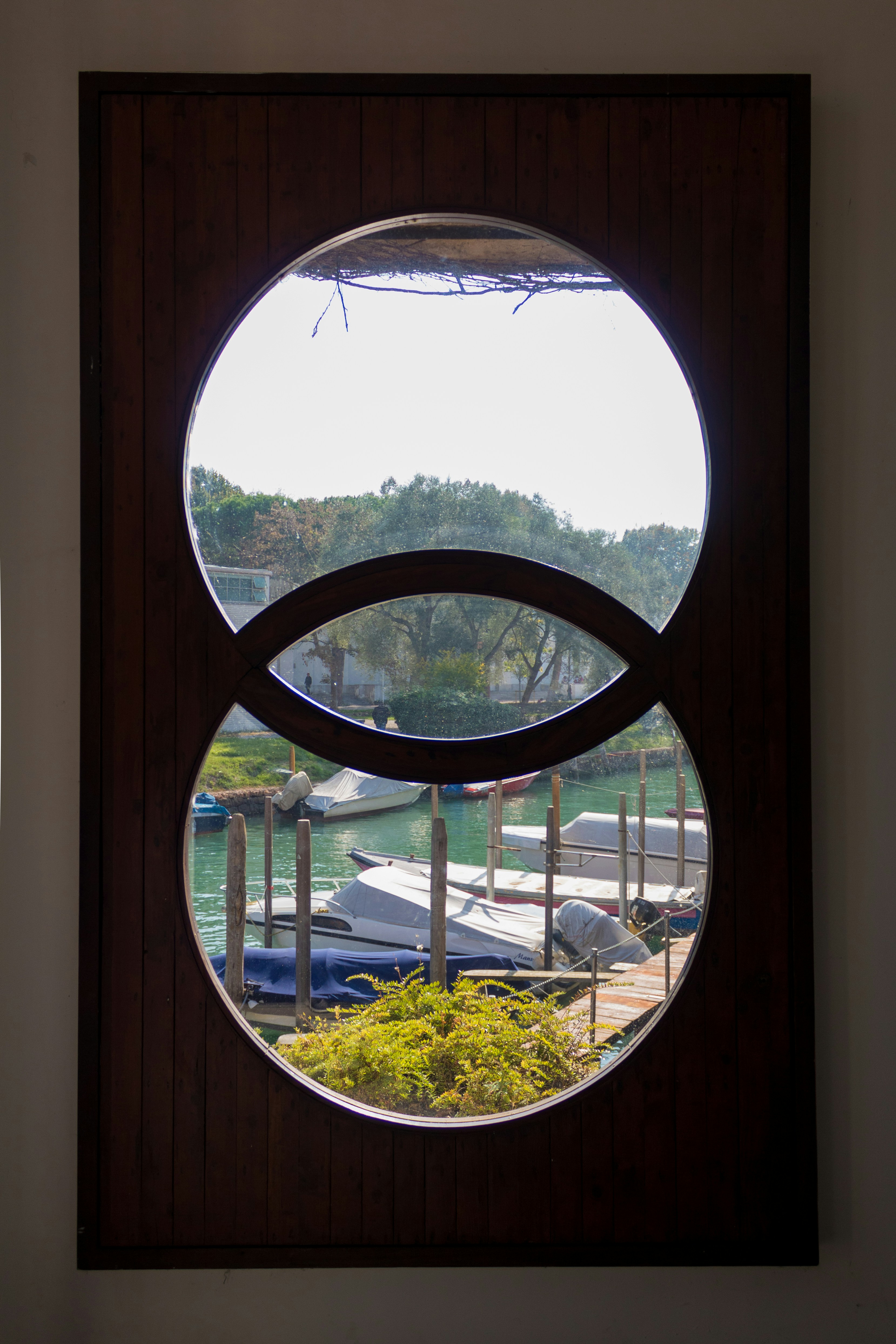Dual Circles: A Marina View Framed by Wood and Water