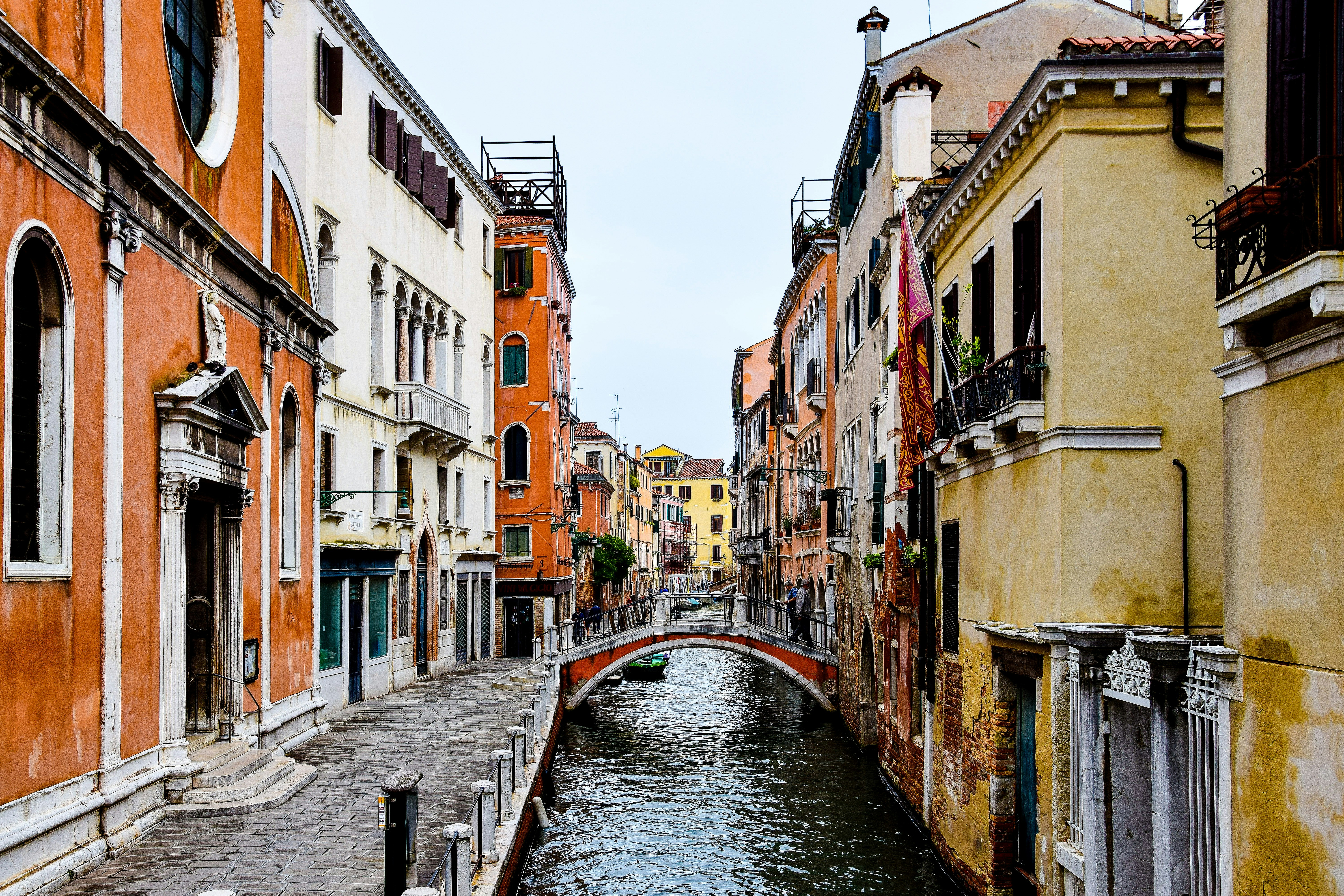 A canal between buildings photo – Free Venice Image on Unsplash