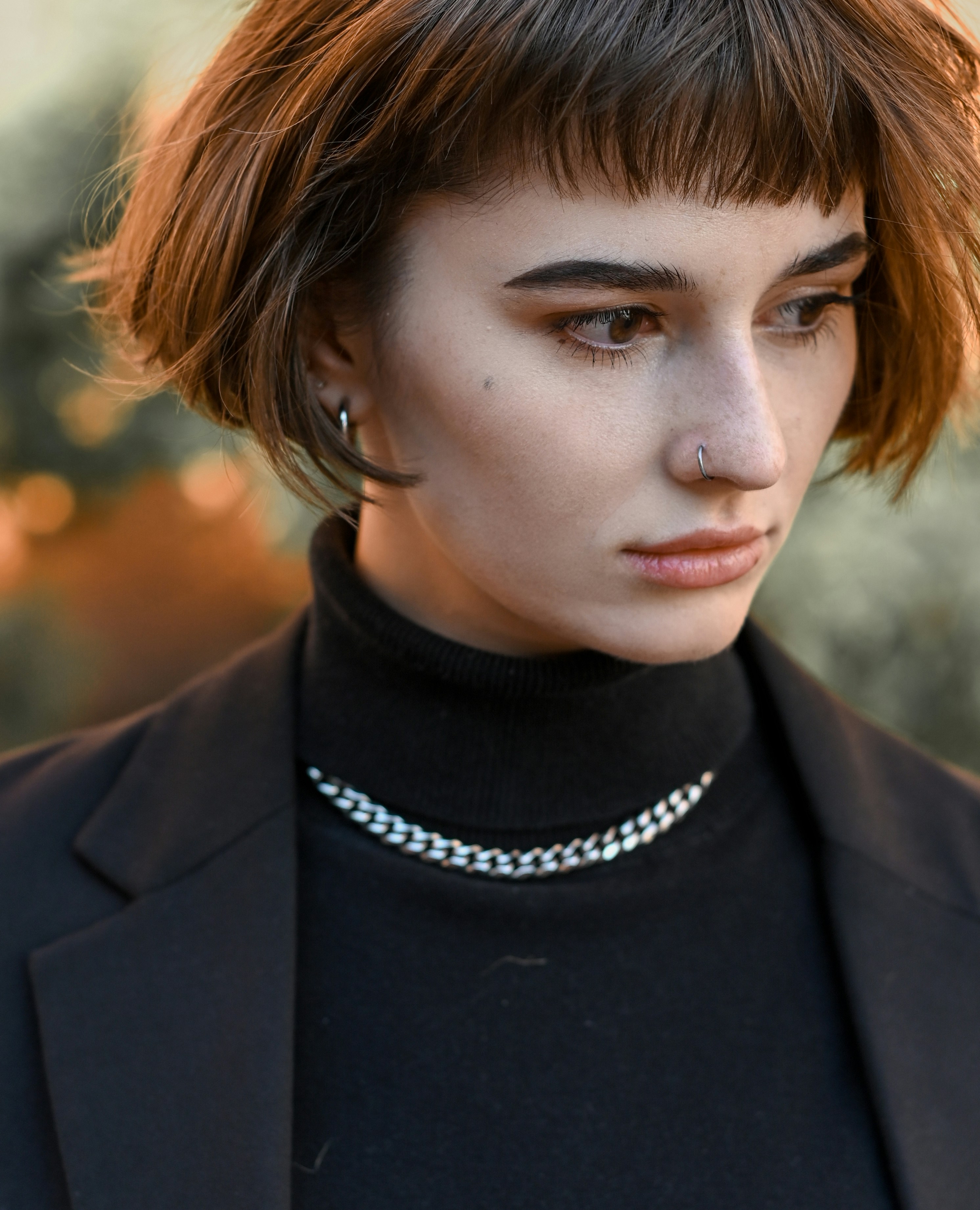 Foto Una persona con un collar – Imagen Mujer gratis en Unsplash