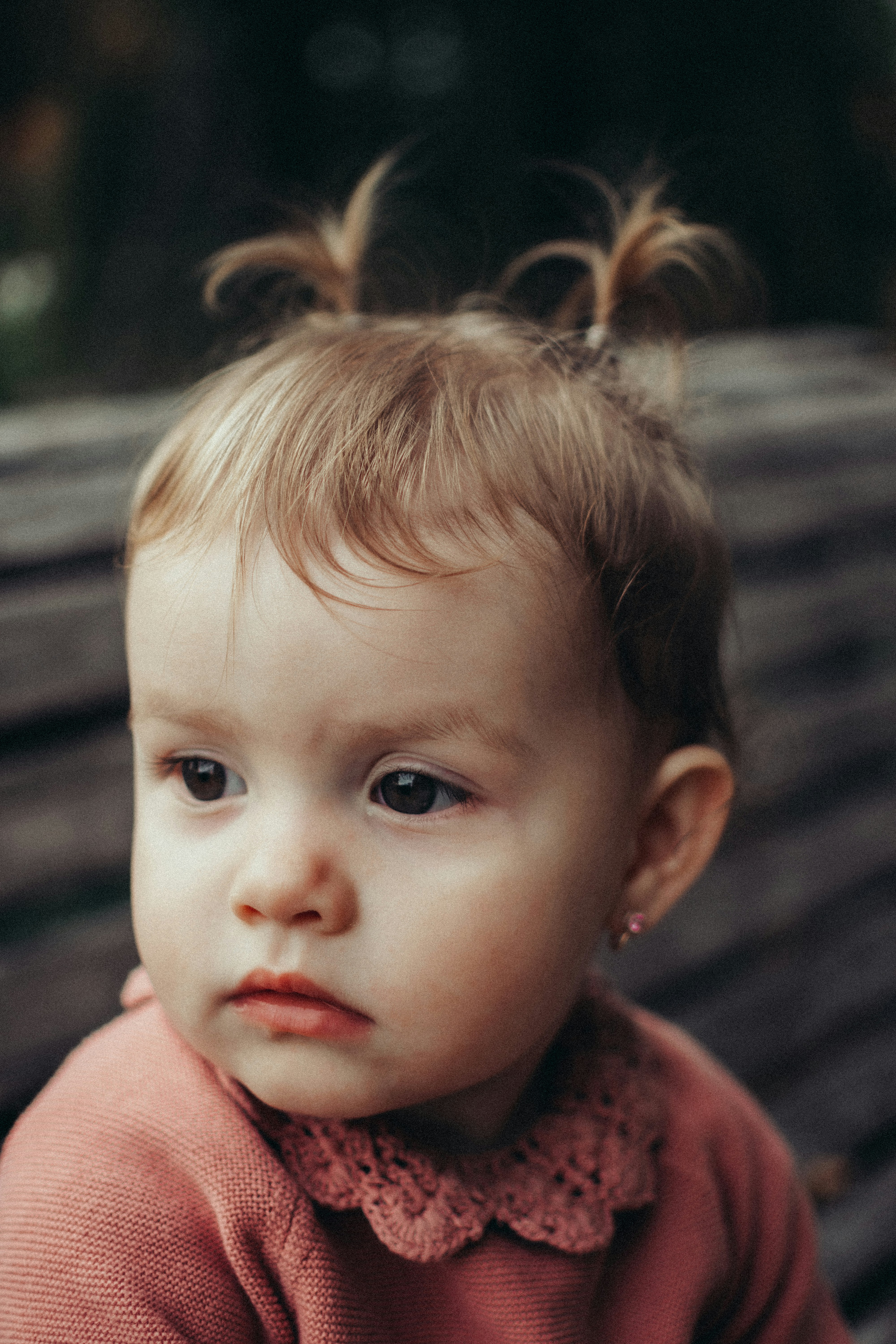 Foto Un bebé con una cola de caballo – Imagen Rostro gratis en Unsplash
