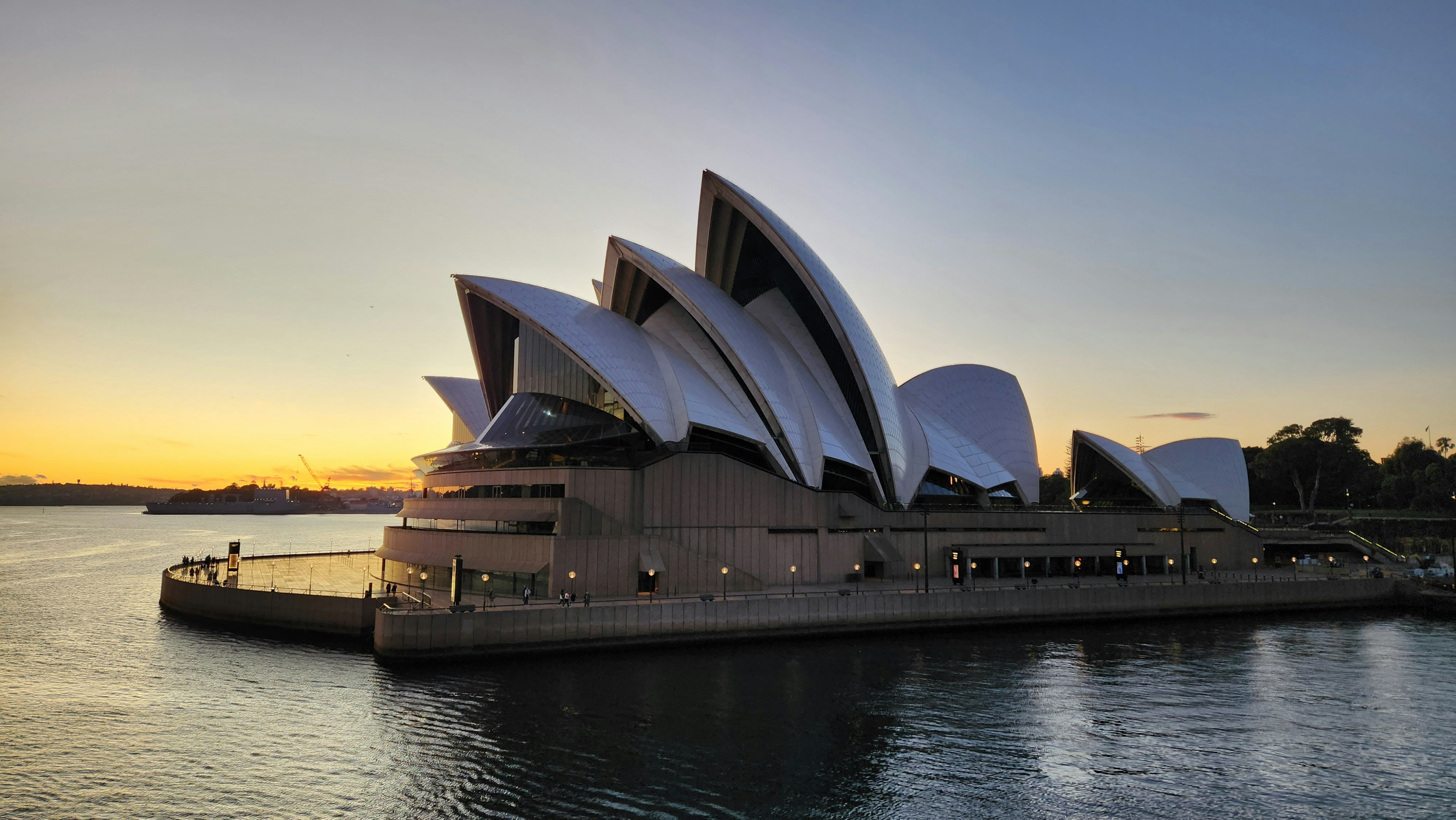 Sydney Opera House with a curved roof photo – Free Sydney nsw Image on ...