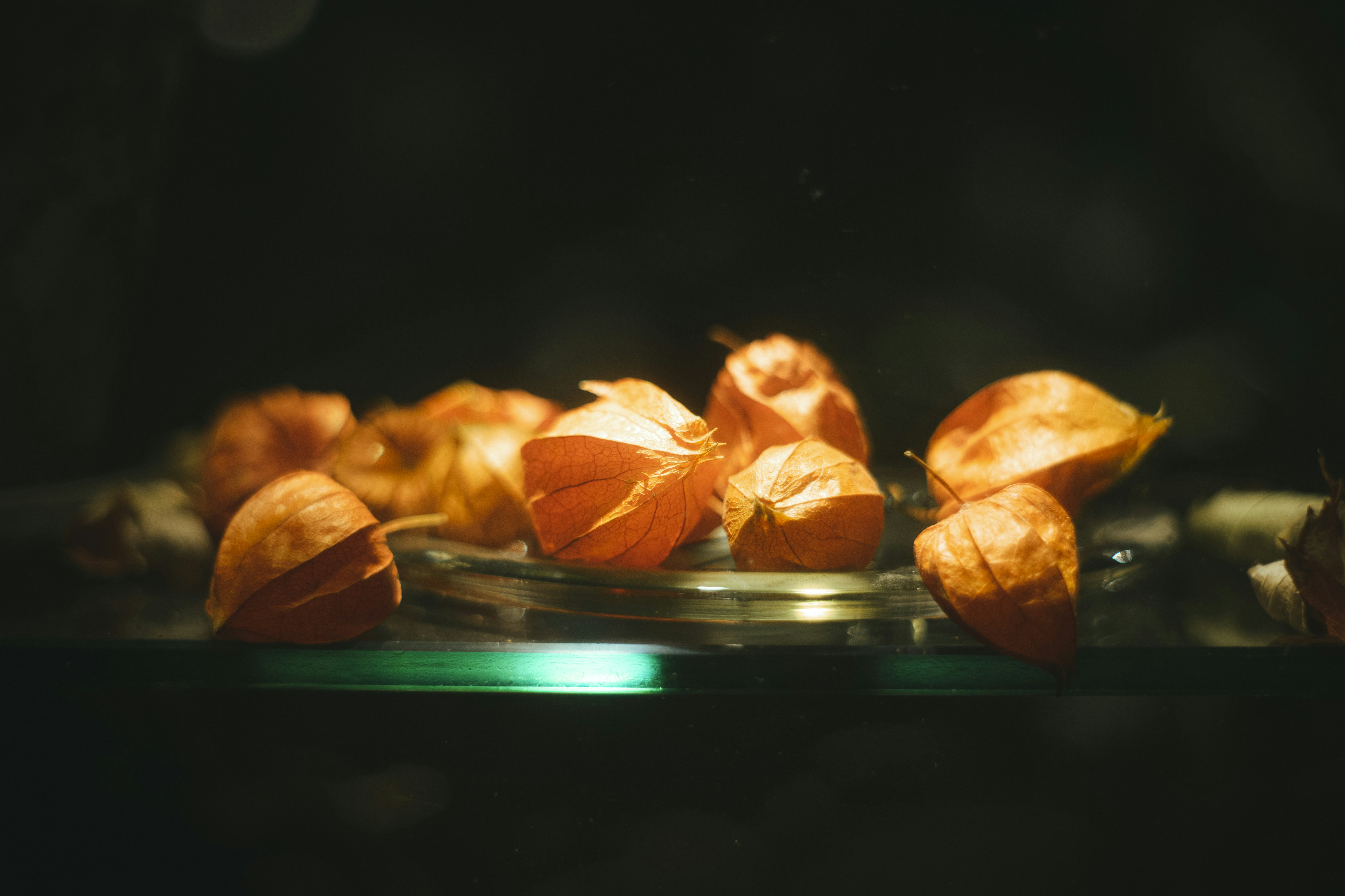 a group of oranges on a plate