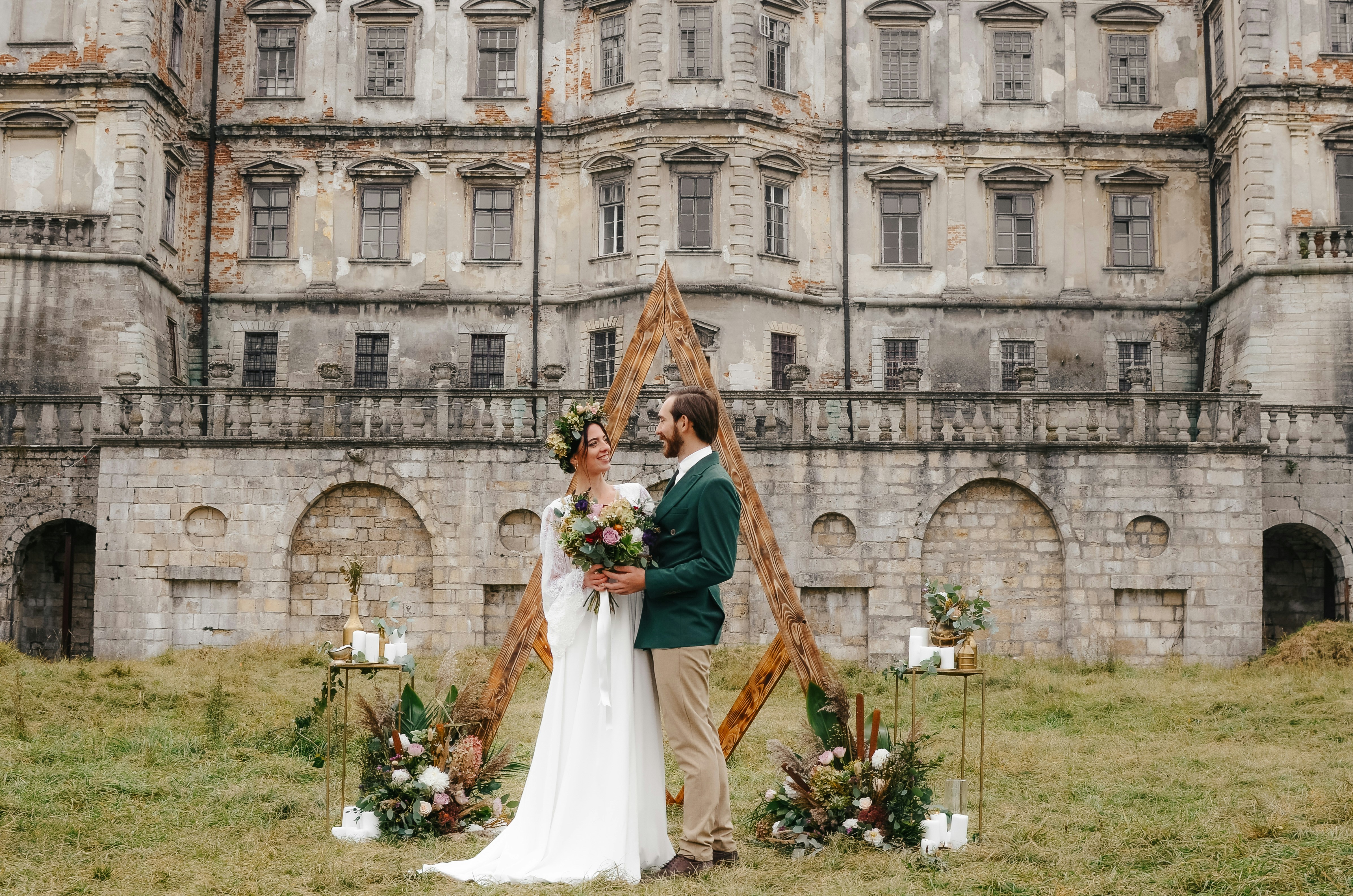 A bride and groom posing in front of a large building photo – Free San ...