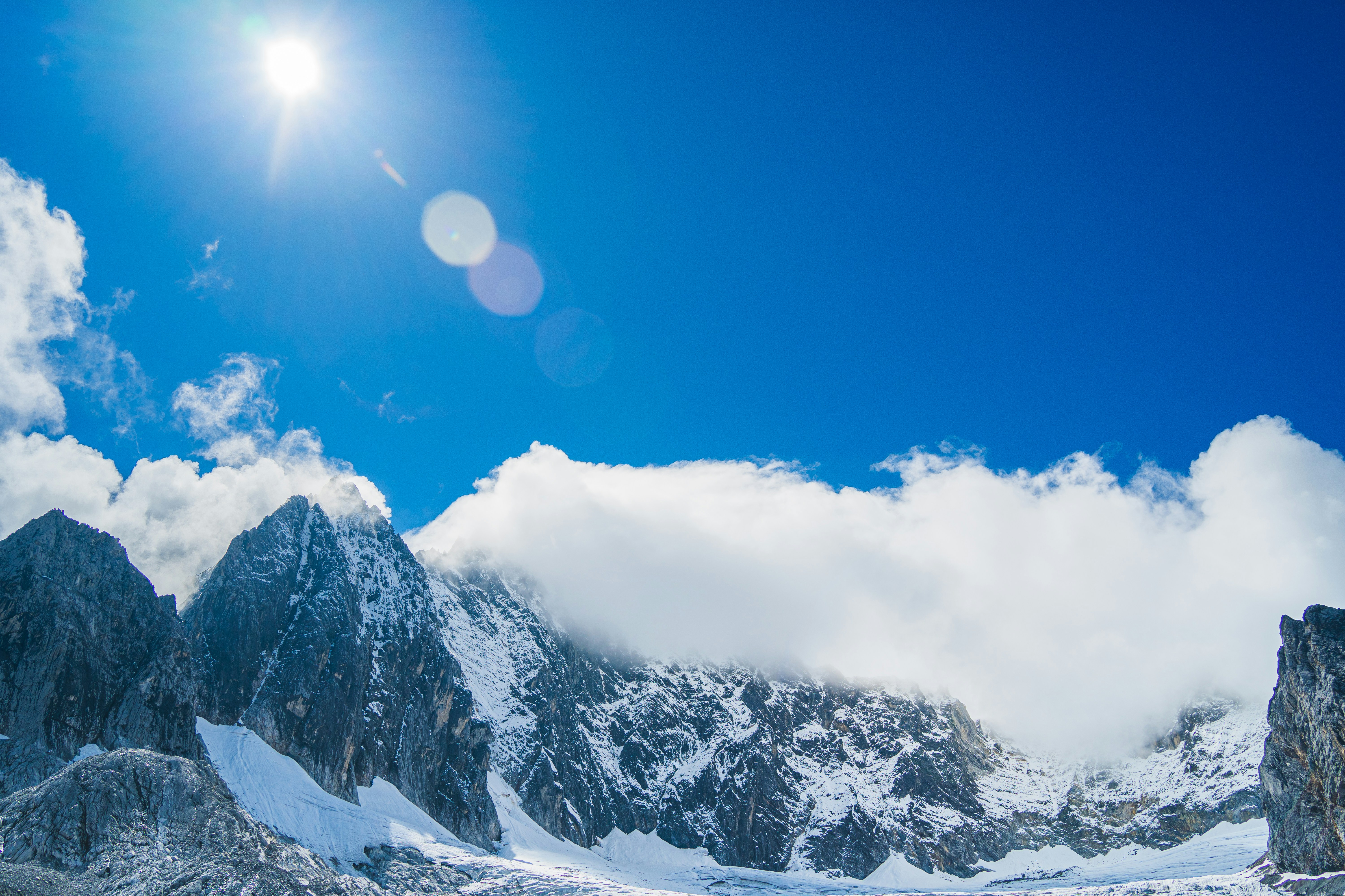 A snowy mountain range photo – Free China Image on Unsplash