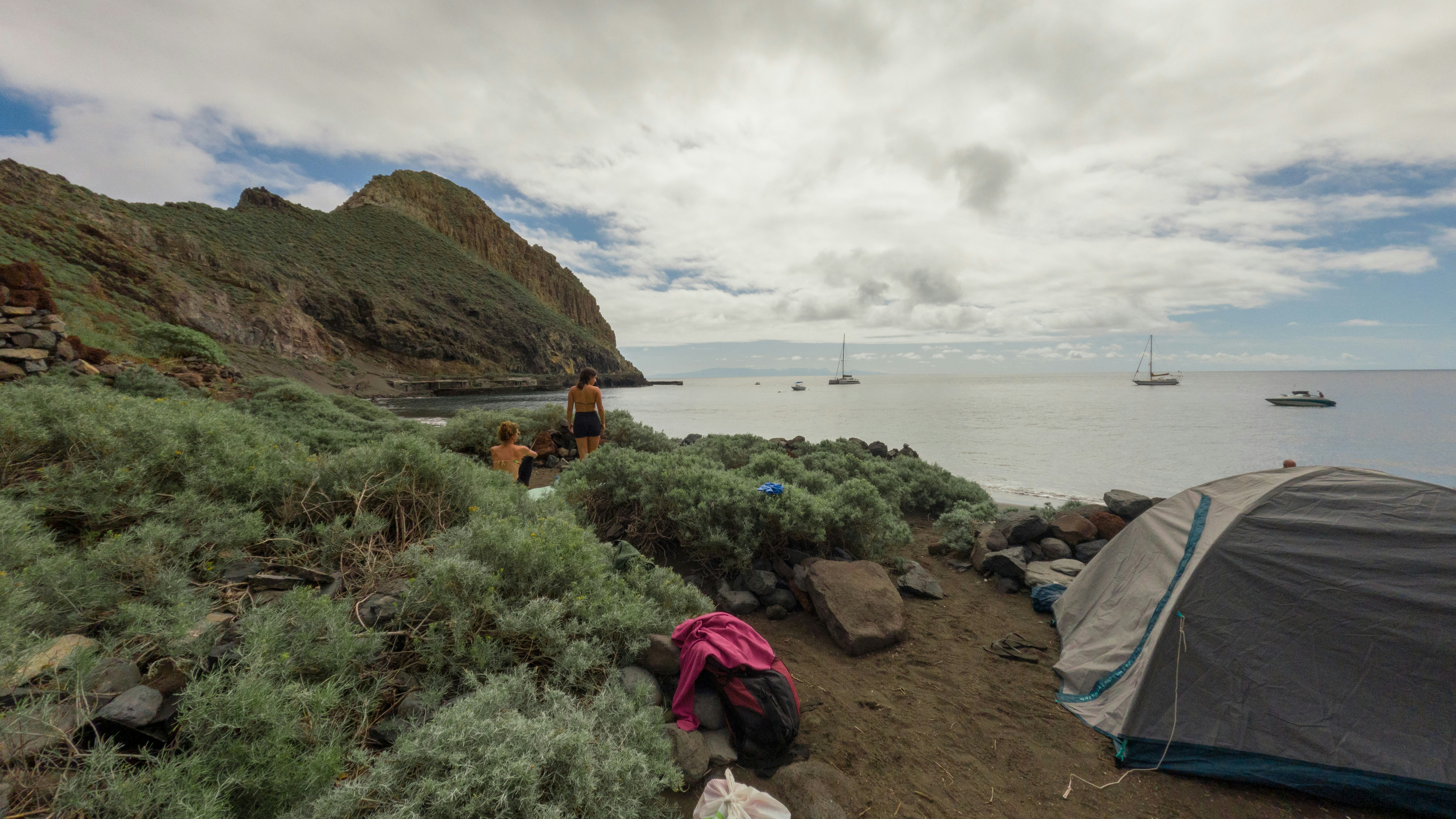 People camping on a hill by the water photo – Free Human Image on Unsplash