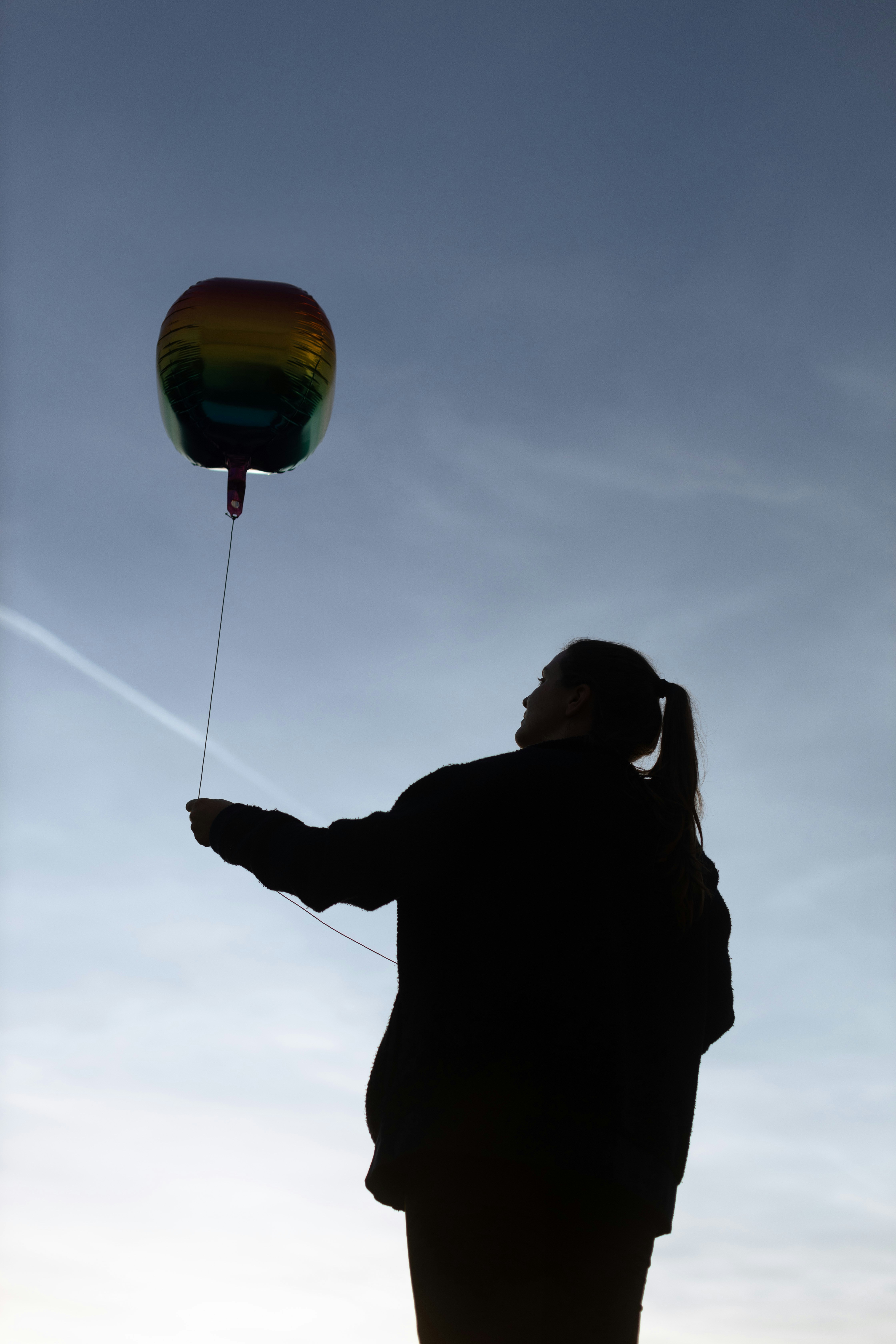 A person holding a parachute photo – Free Human Image on Unsplash