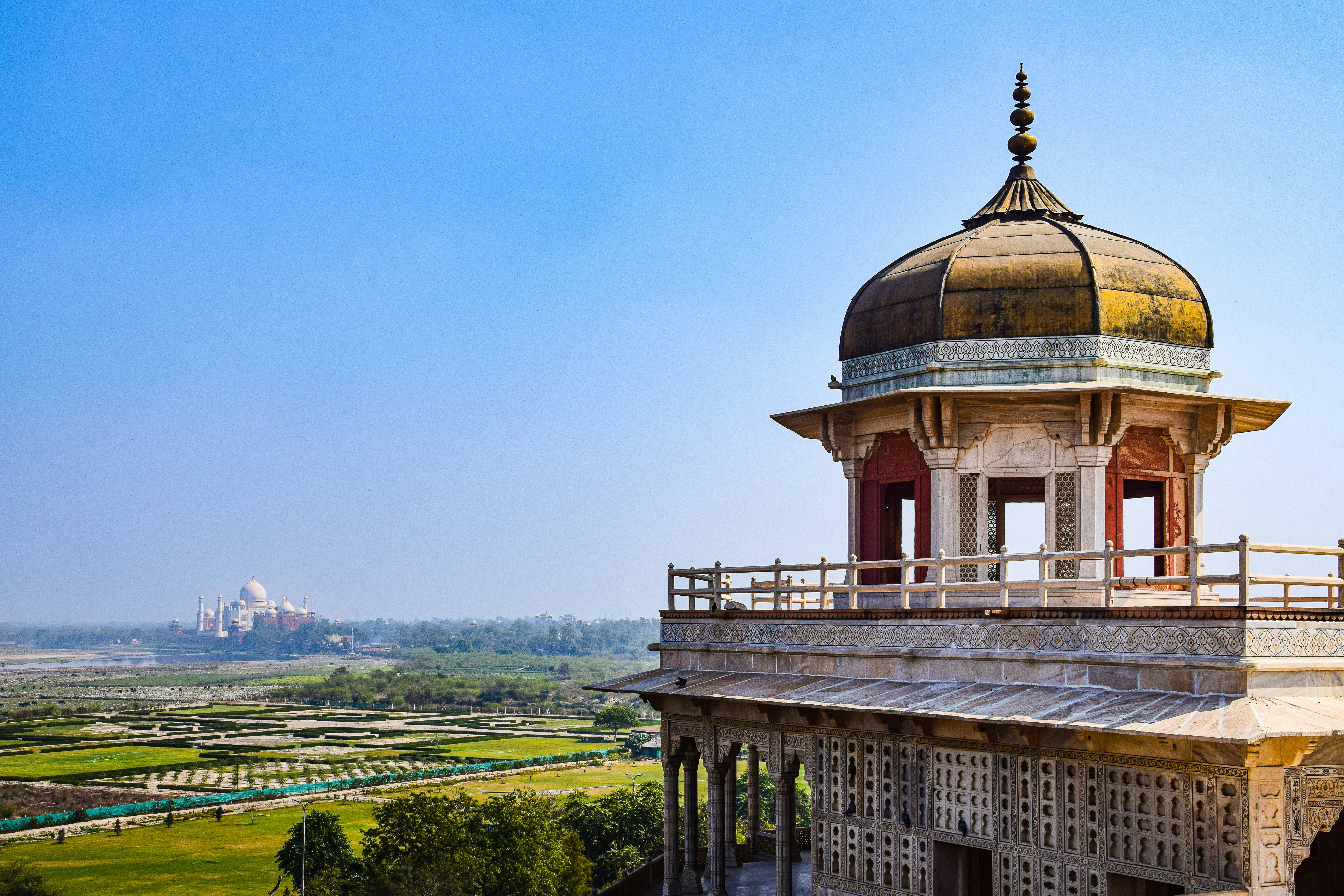 A building with a gold roof photo – Free Travel Image on Unsplash