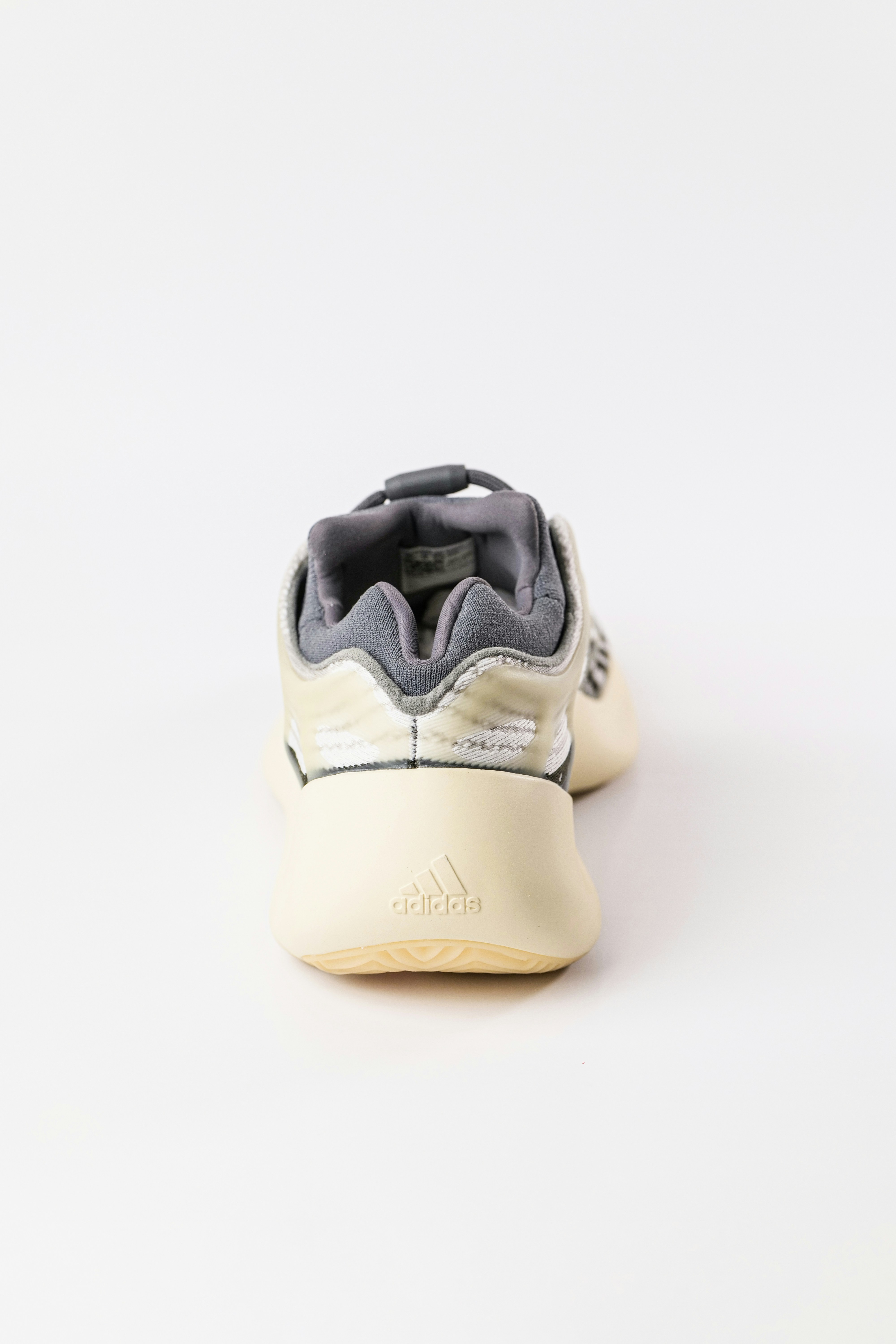 A close-up of a shoe photo – Free Shoe Image on Unsplash