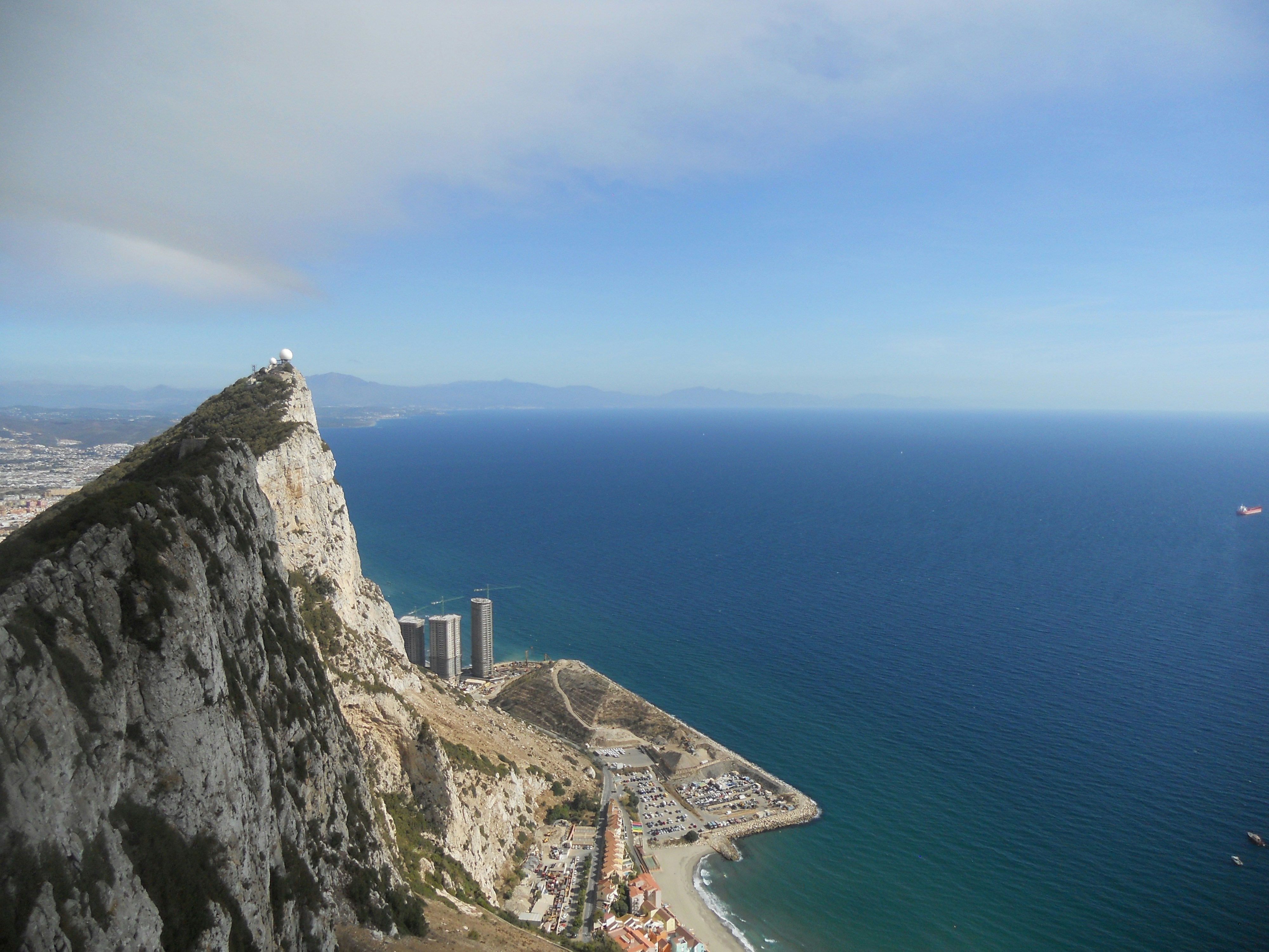 A city on a cliff by the ocean photo – Free Rock of gibralta Image on ...