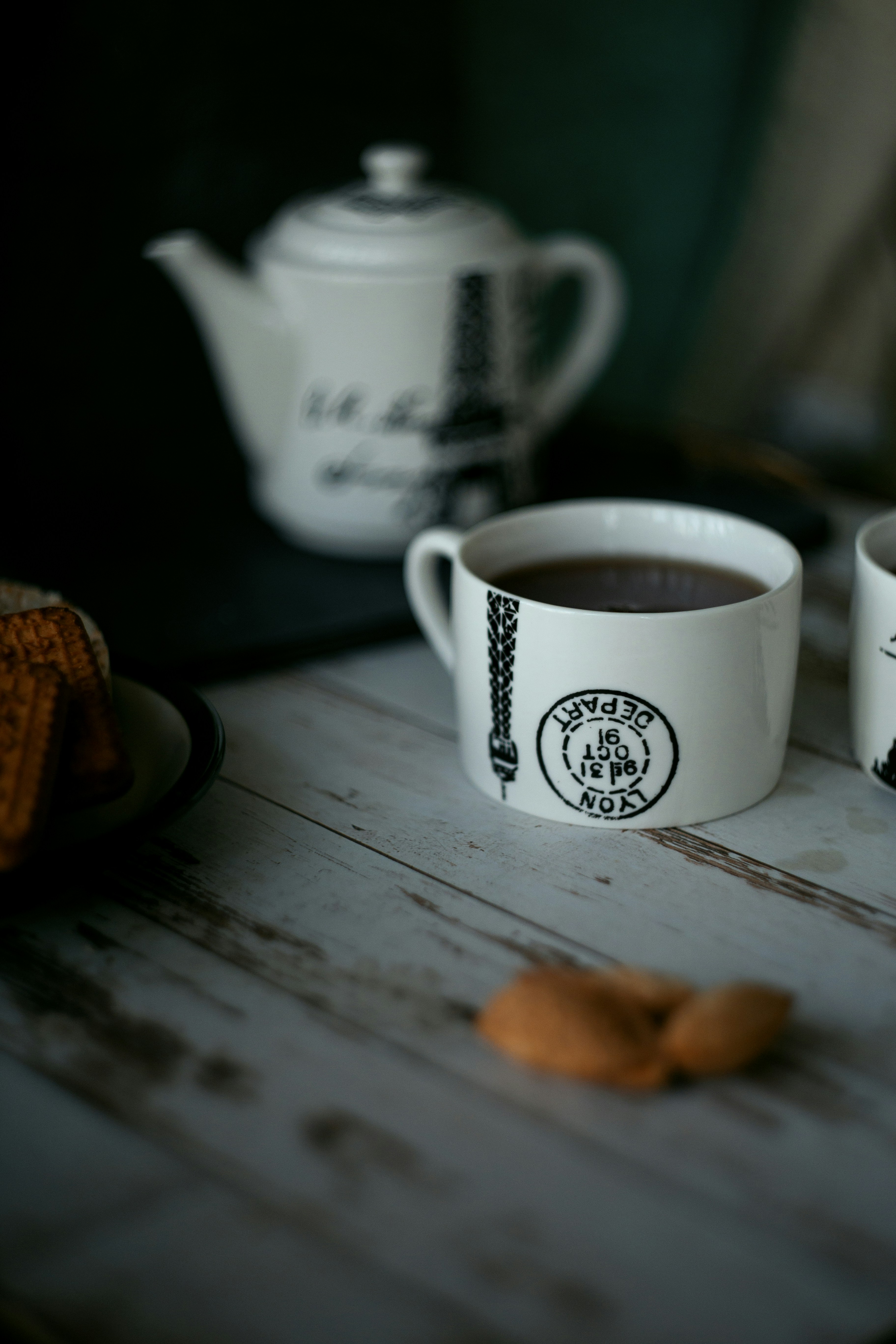 A cup of coffee and a teapot on a table photo – Free Cup Image on Unsplash