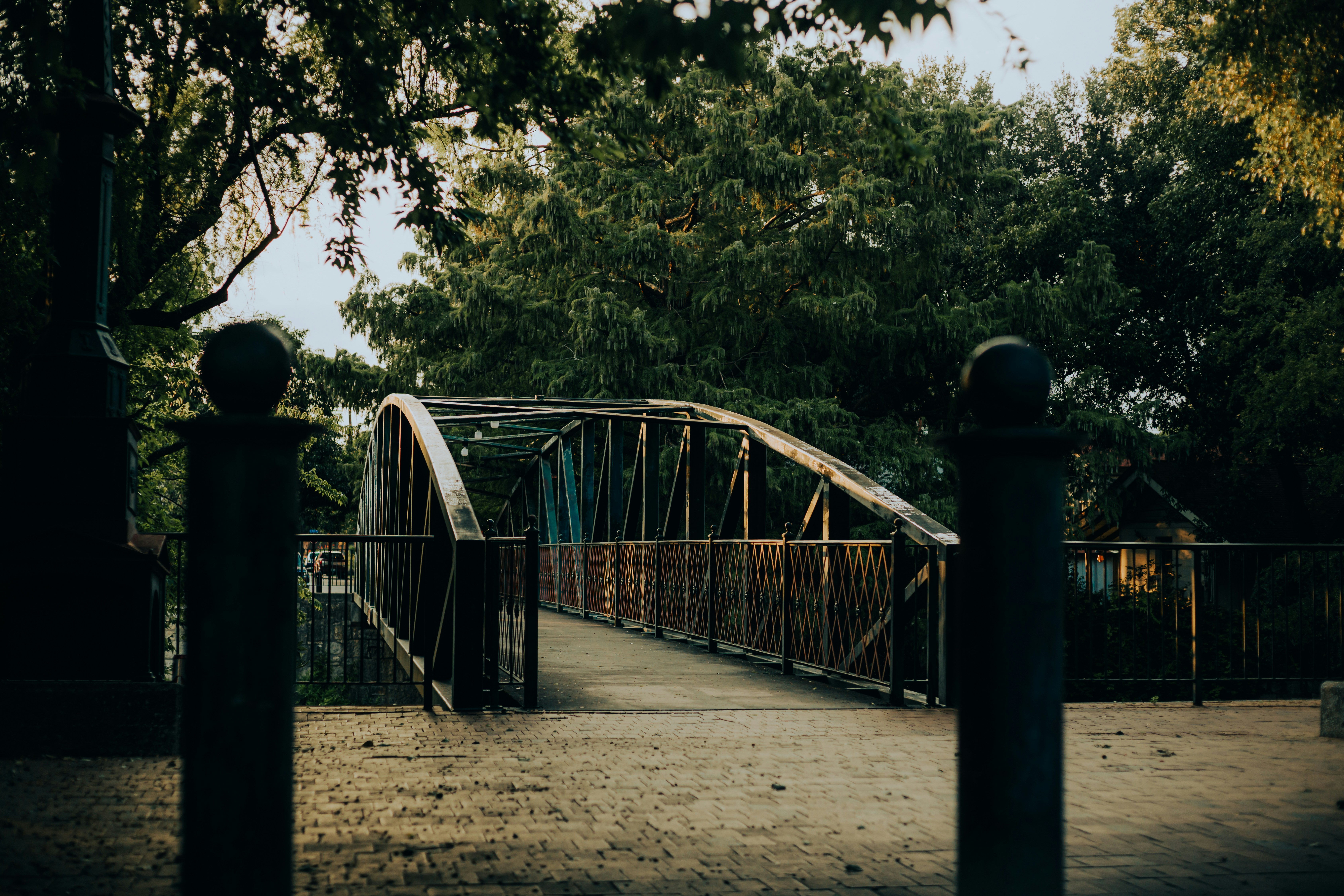 A bridge with a railing photo – Free San antonio Image on Unsplash