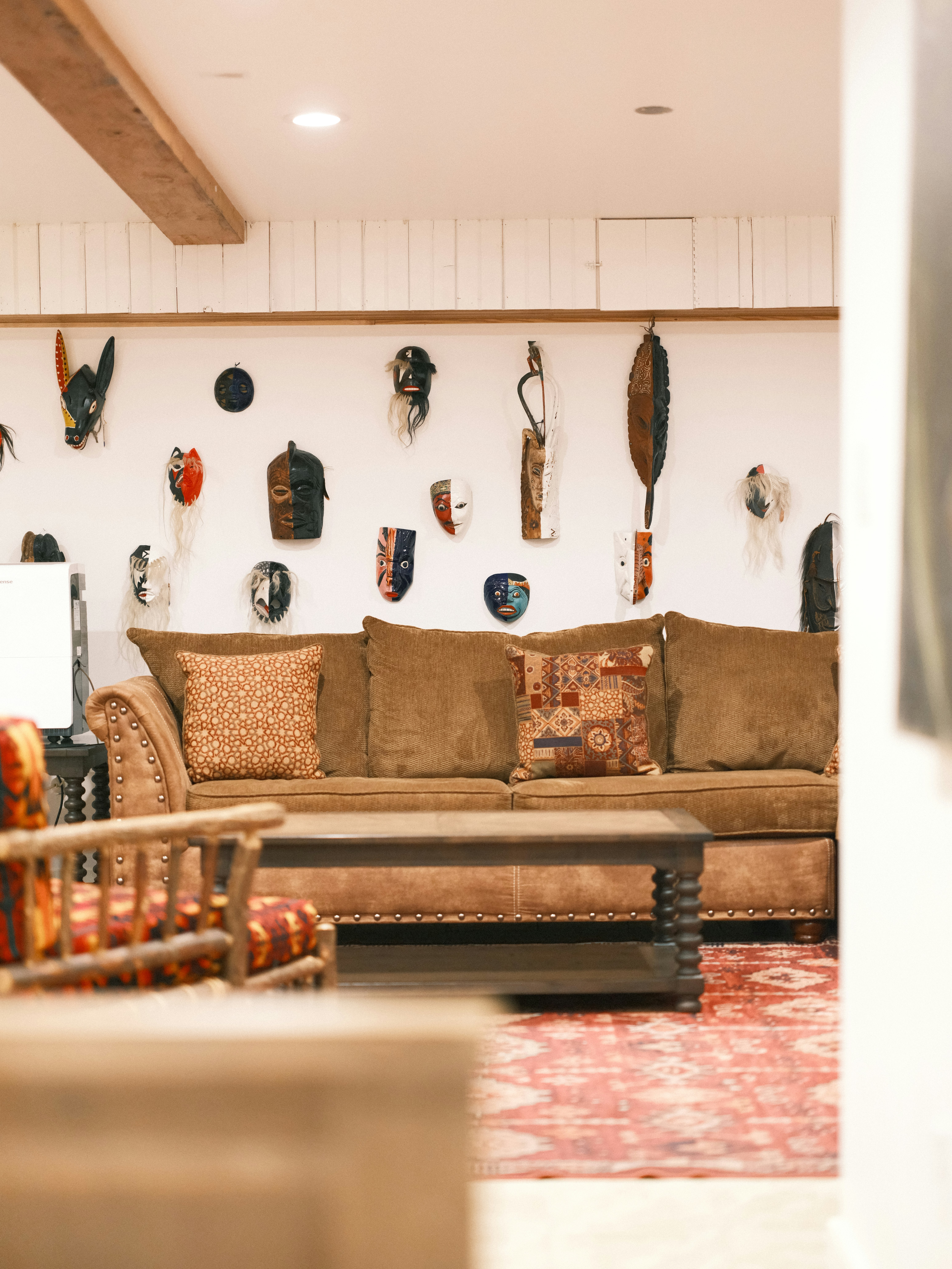 A couch with a wall of clothes photo – Free Home decor Image on Unsplash