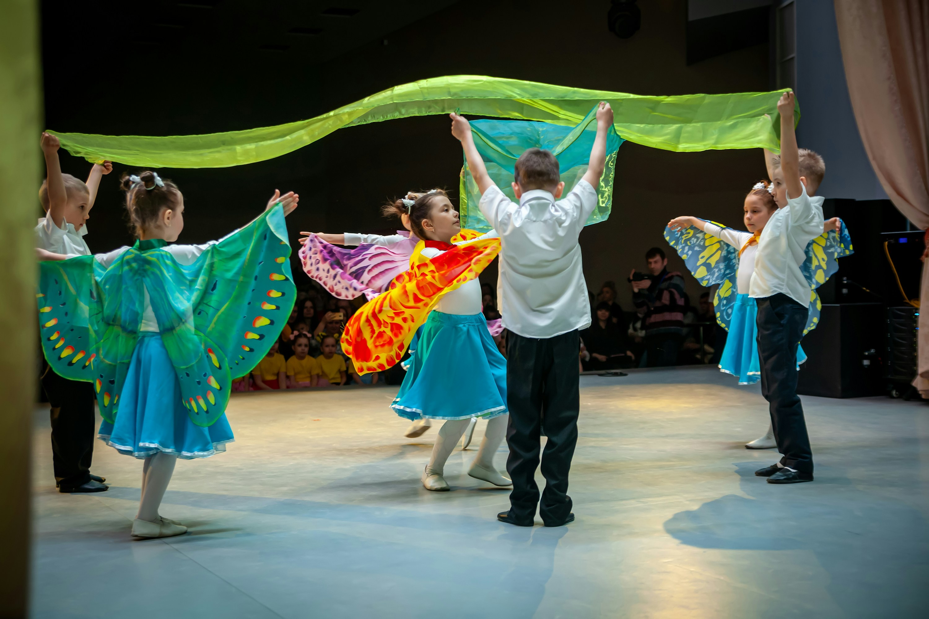 A group of people dancing photo – Free Dancing Image on Unsplash