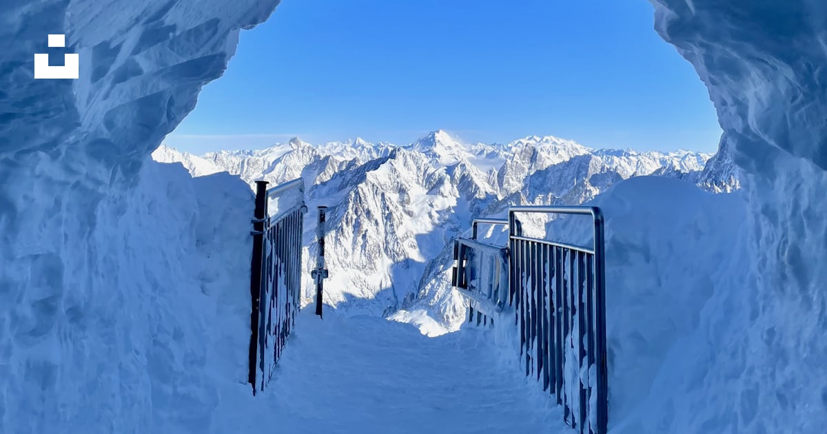 Una gran cueva de hielo foto – Imagen de Mont Blanc gratuita en Unsplash Una gran cueva de hielo foto – Imagen de Mont Blanc gratuita en Unsplash