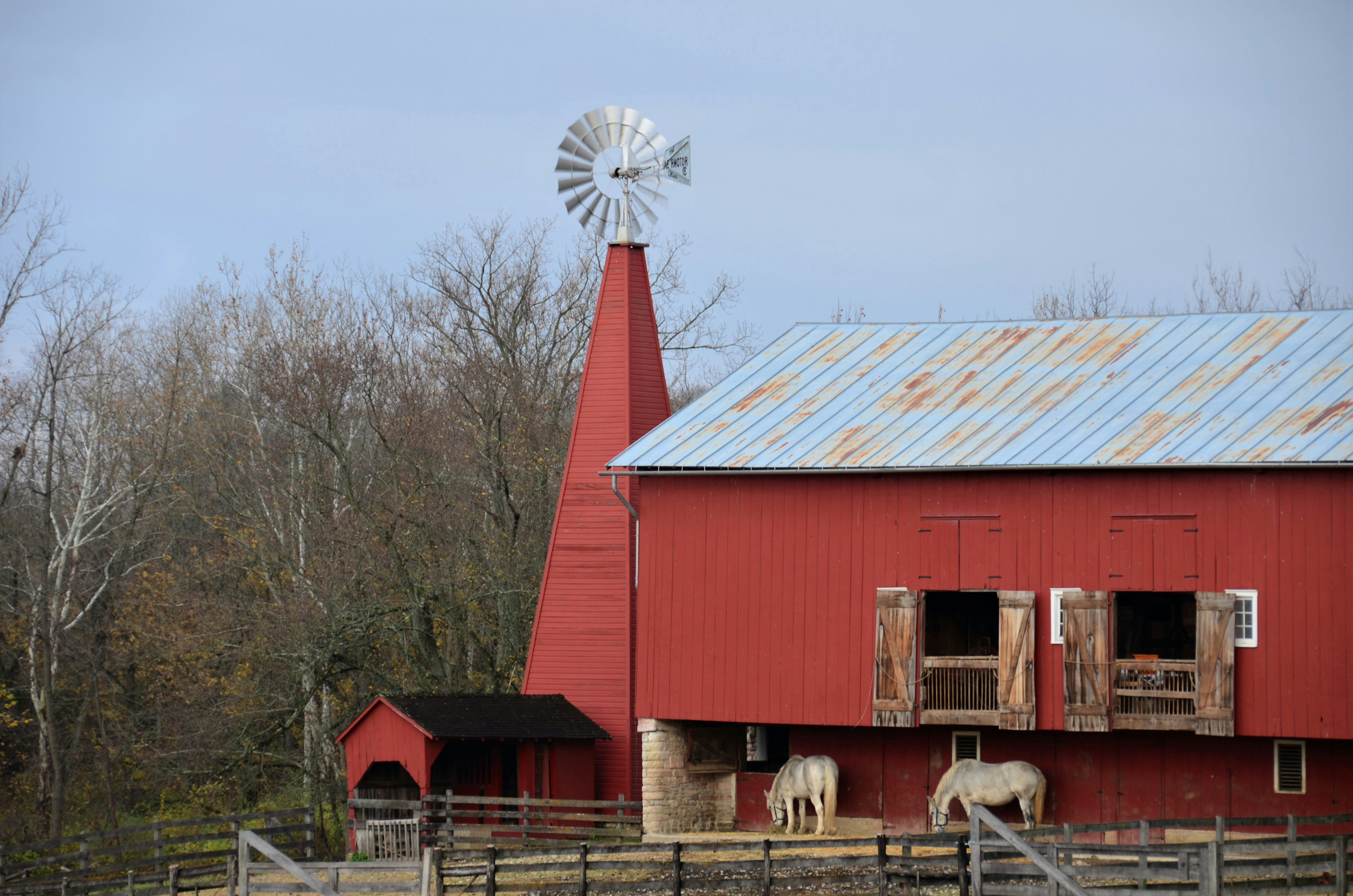 A barn with a windmill photo – Free Outdoors Image on Unsplash