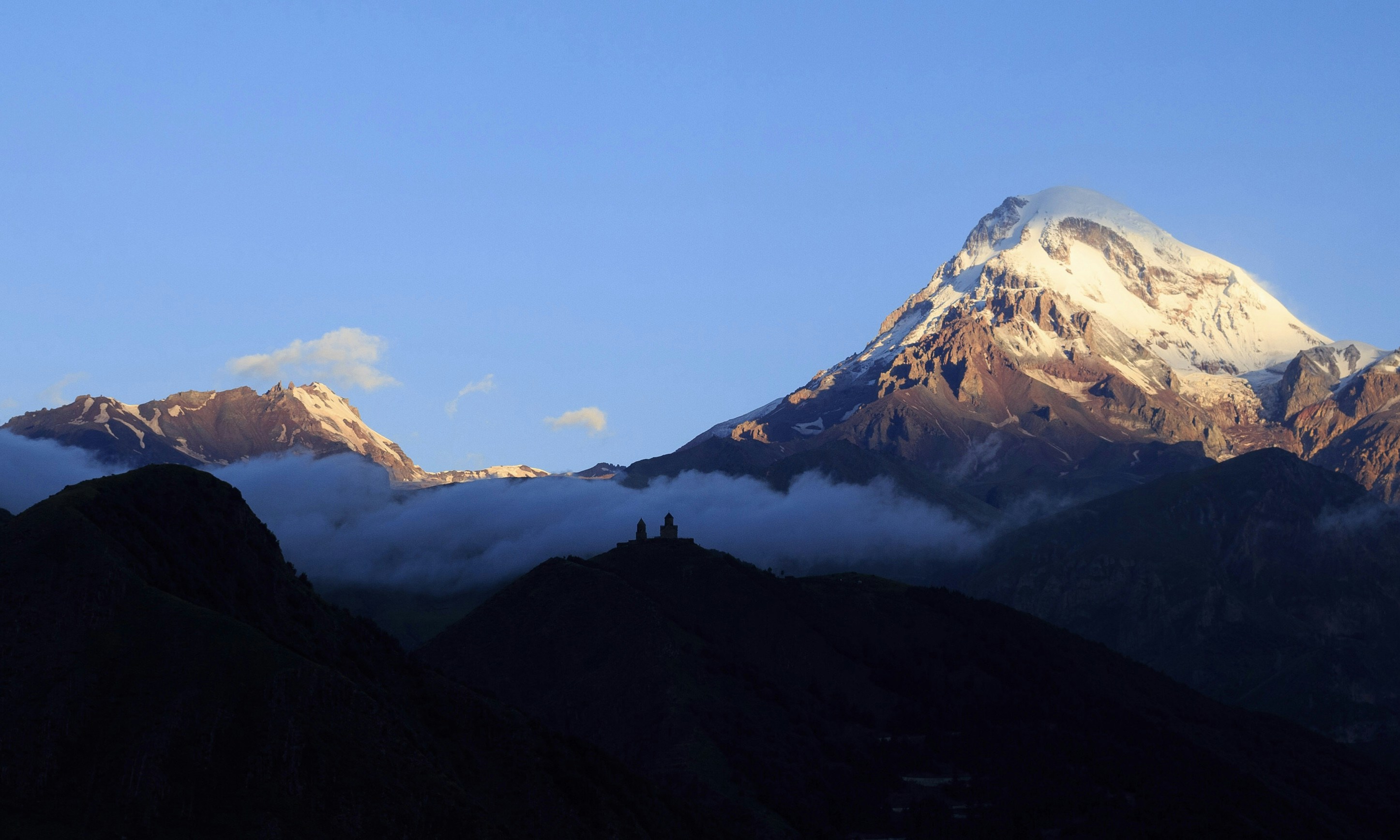 Ruslan Valeev (@postrobotbox) | Comunidade de fotos da Unsplash