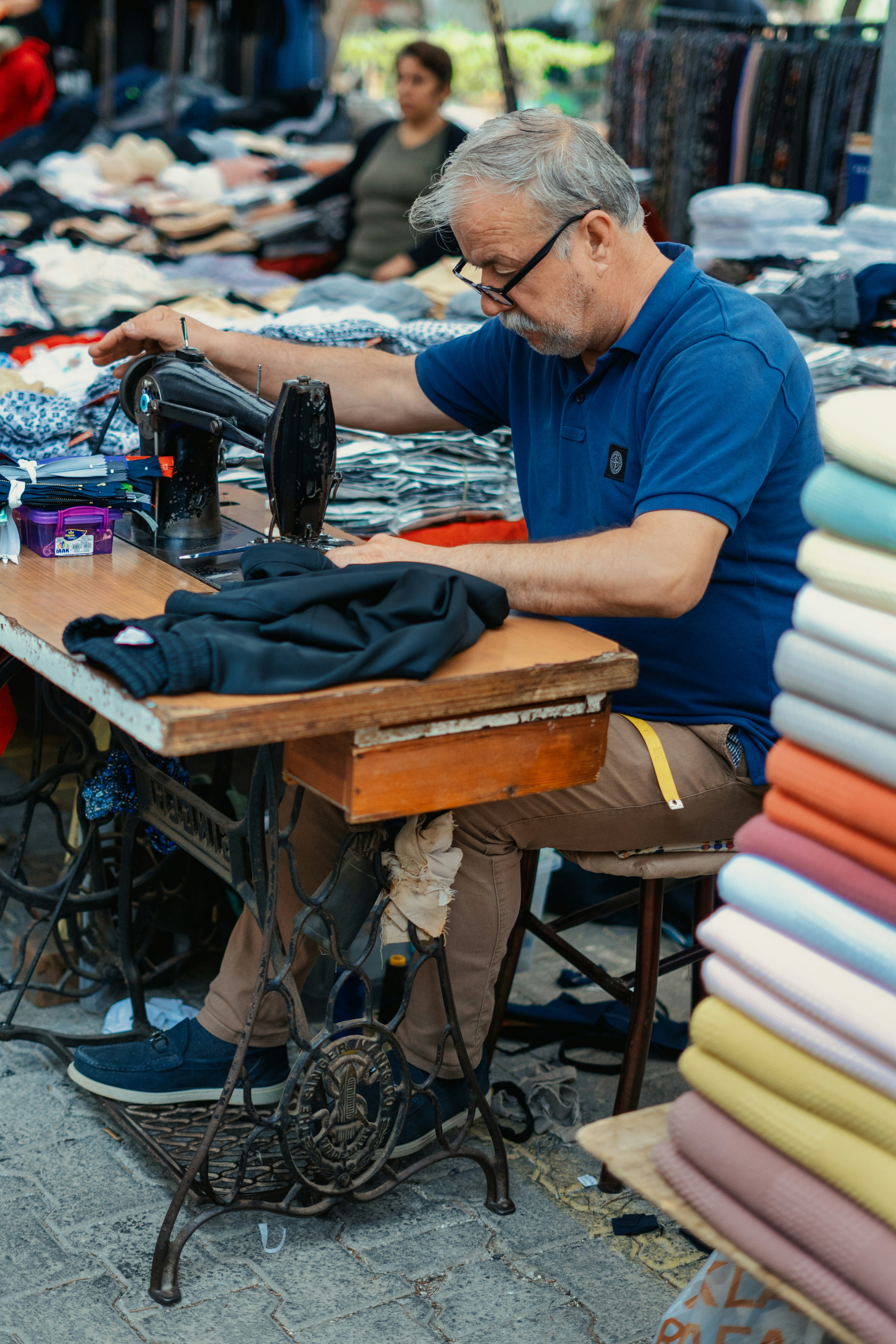 Stitcher at work: Crafting Details Under ambient Market Light
