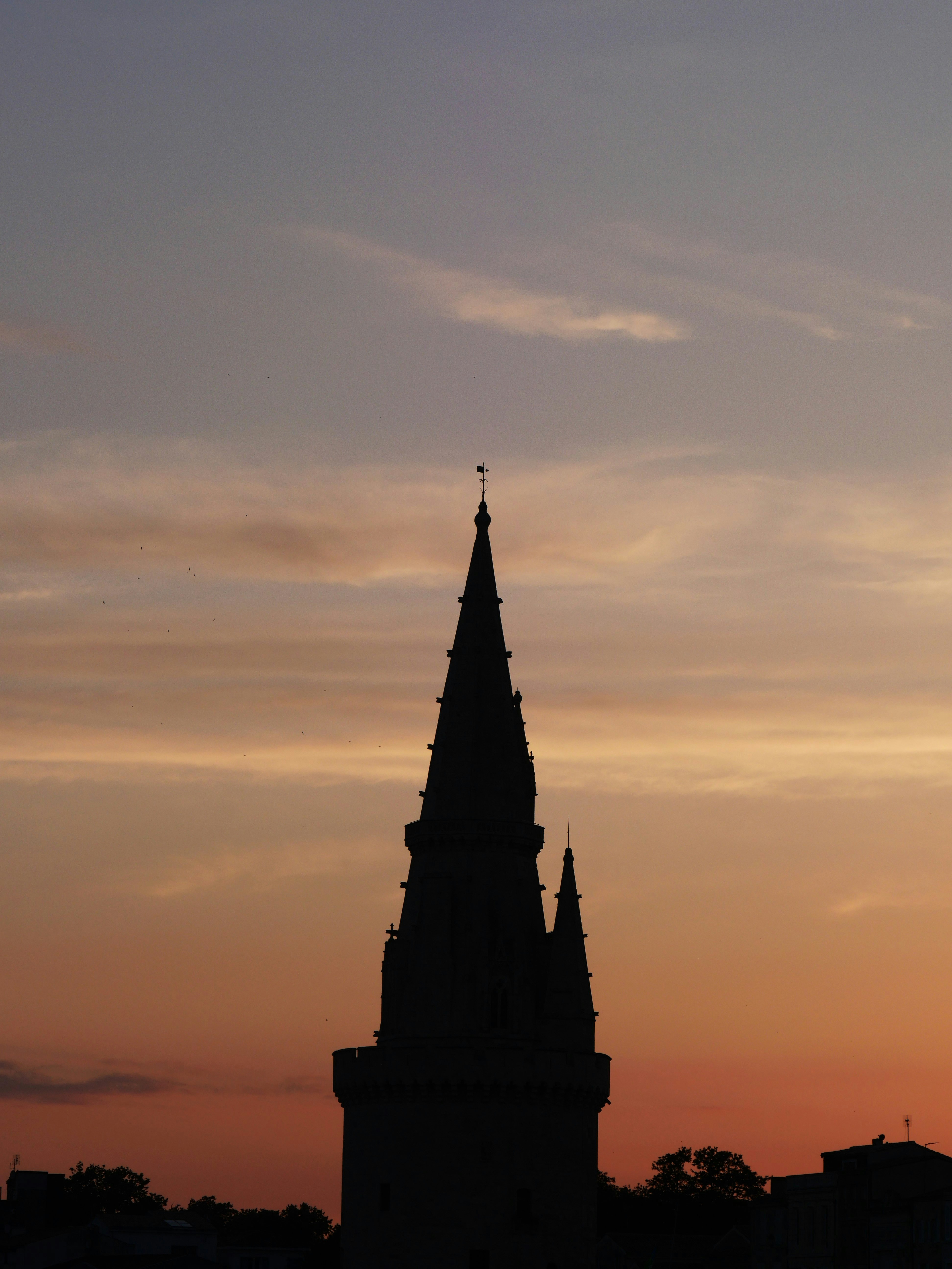 A tall building with a pointy top and a cloudy sky photo – Free La ...