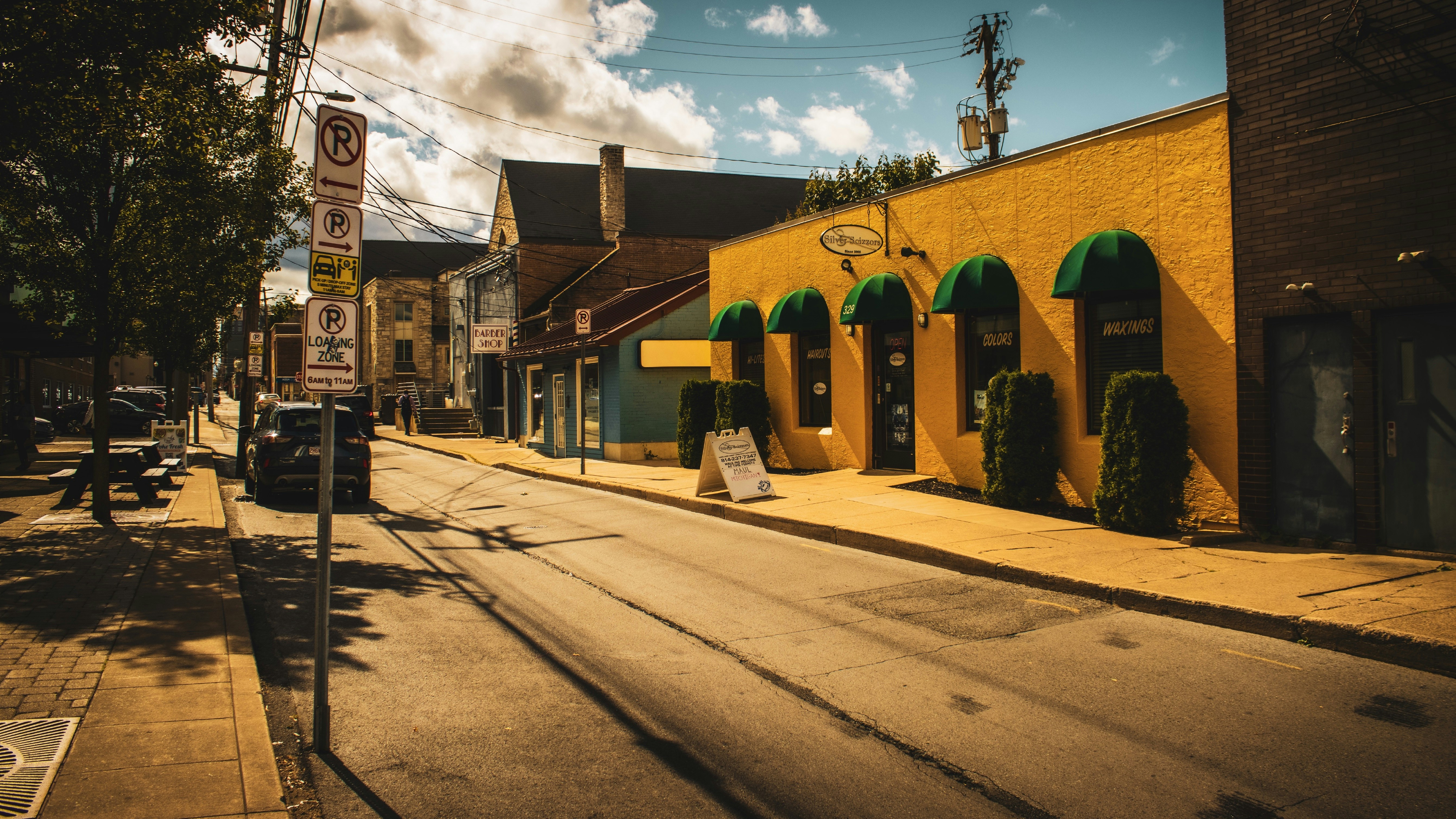 A street with a sign on it photo – Free State college Image on Unsplash