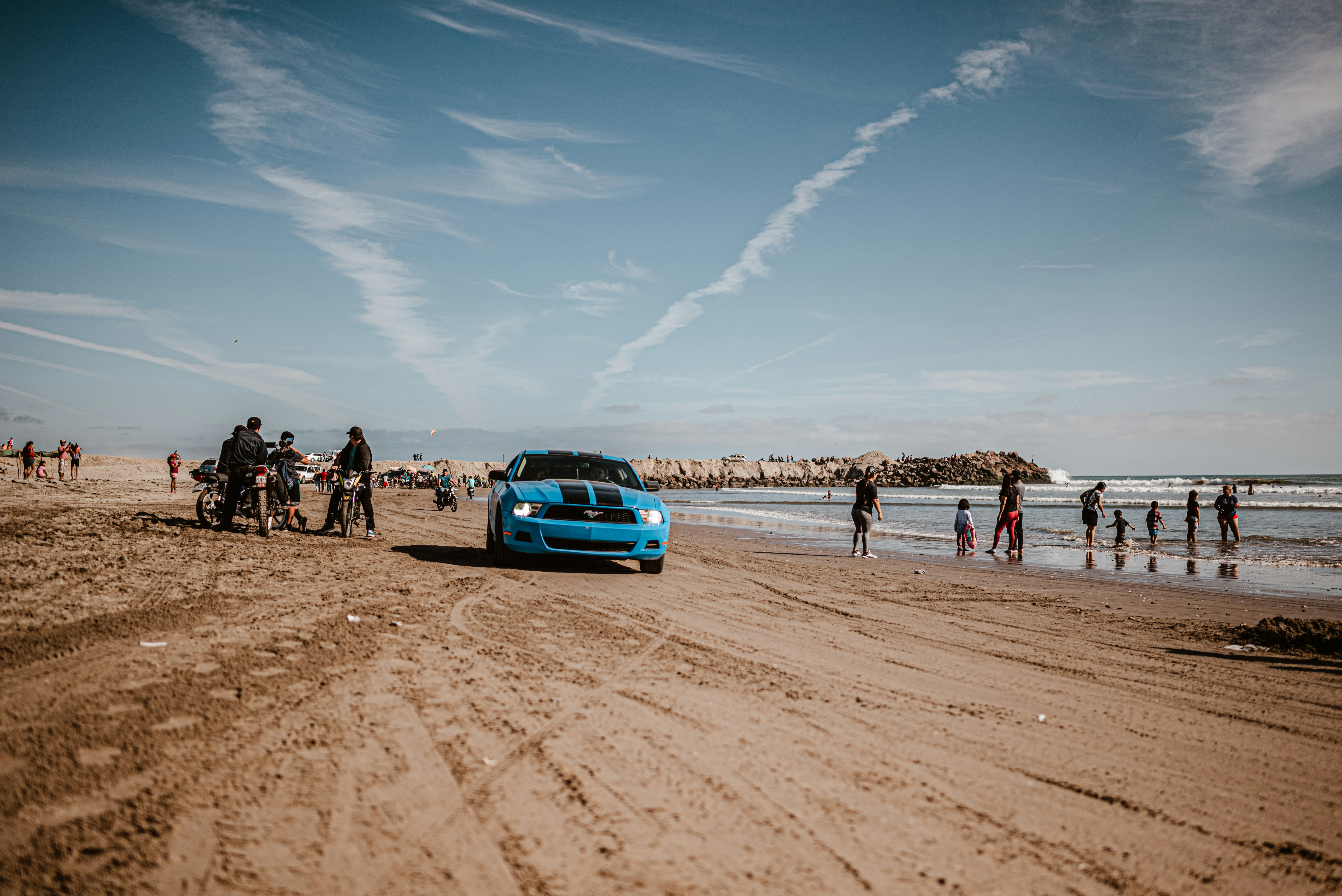 Foto zum Thema Ein blaues Auto am Strand – Kostenloses Bild zu Mustang ...